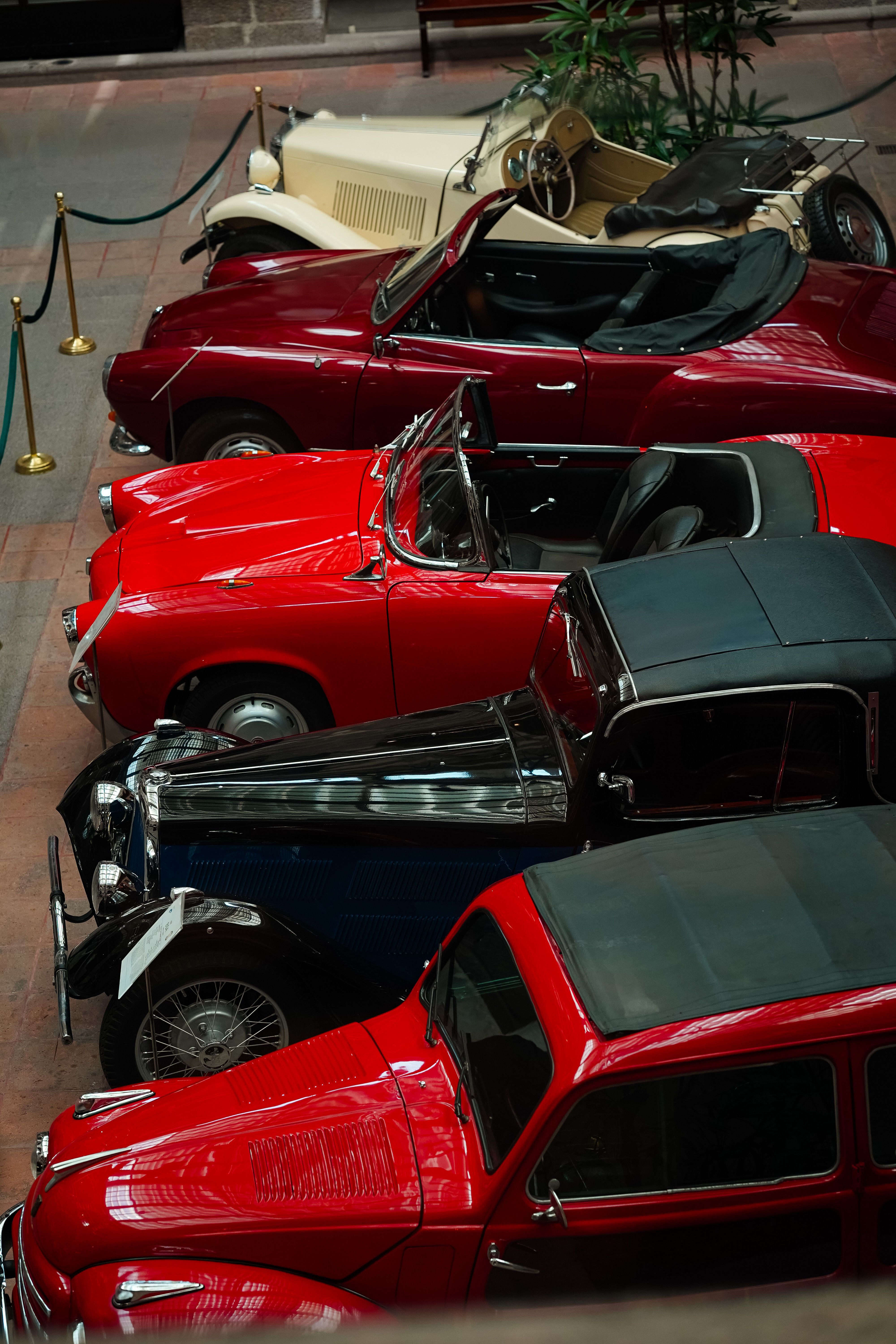 Exhibition of Vintage Cars · Free Stock Photo