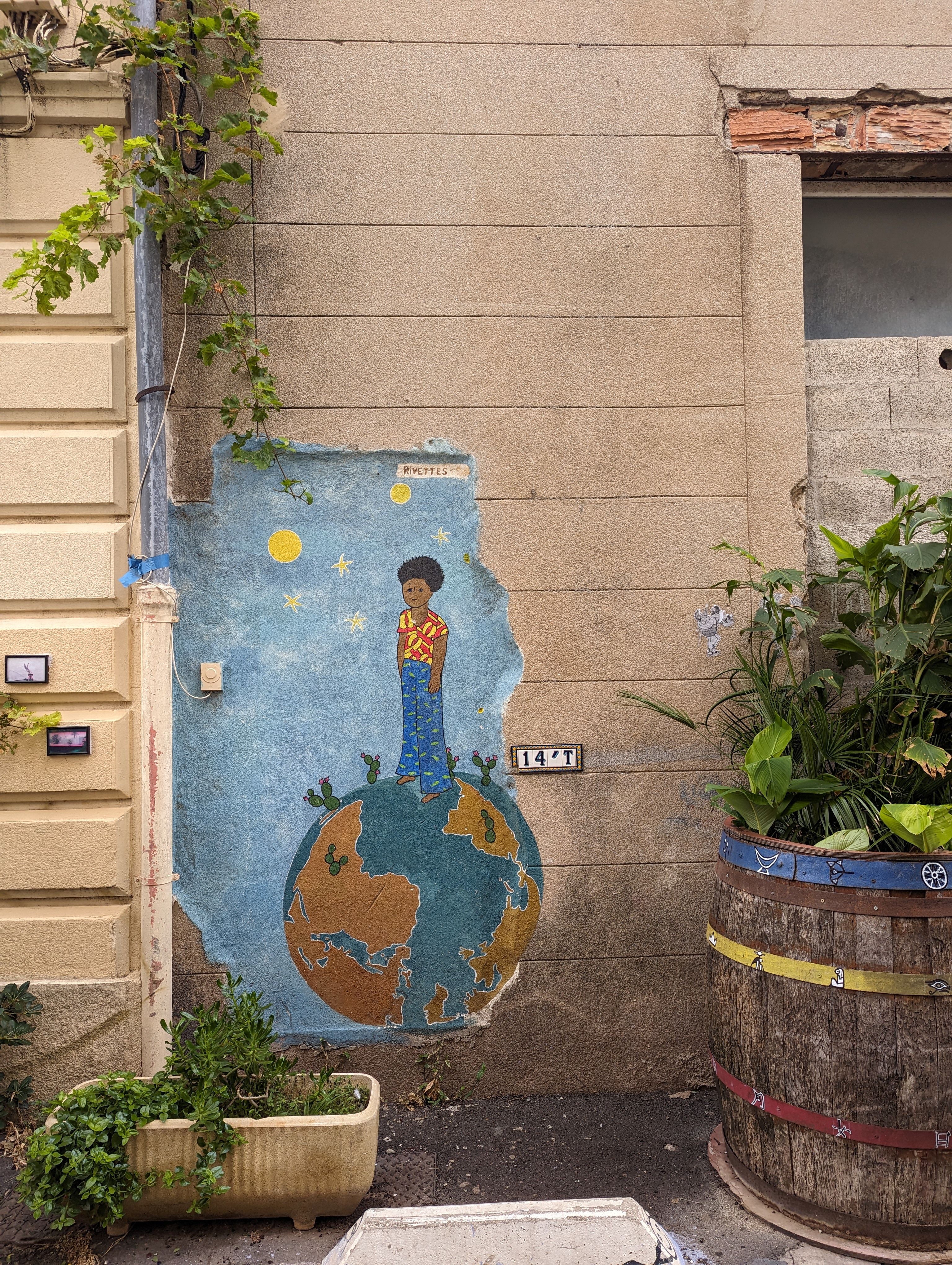 Painting on Building Wall · Free Stock Photo