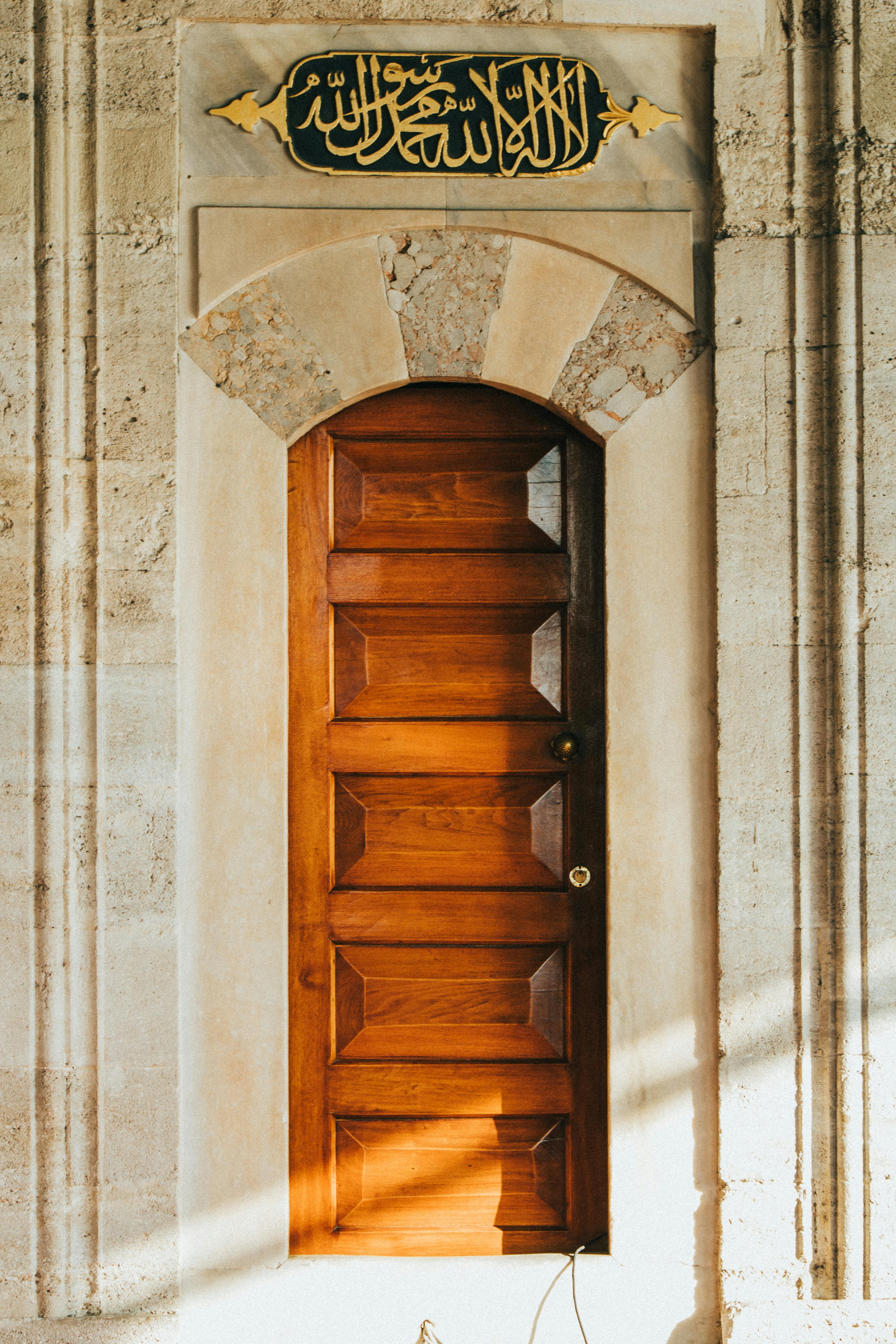 Text in Arabic over Door in Mosque · Free Stock Photo