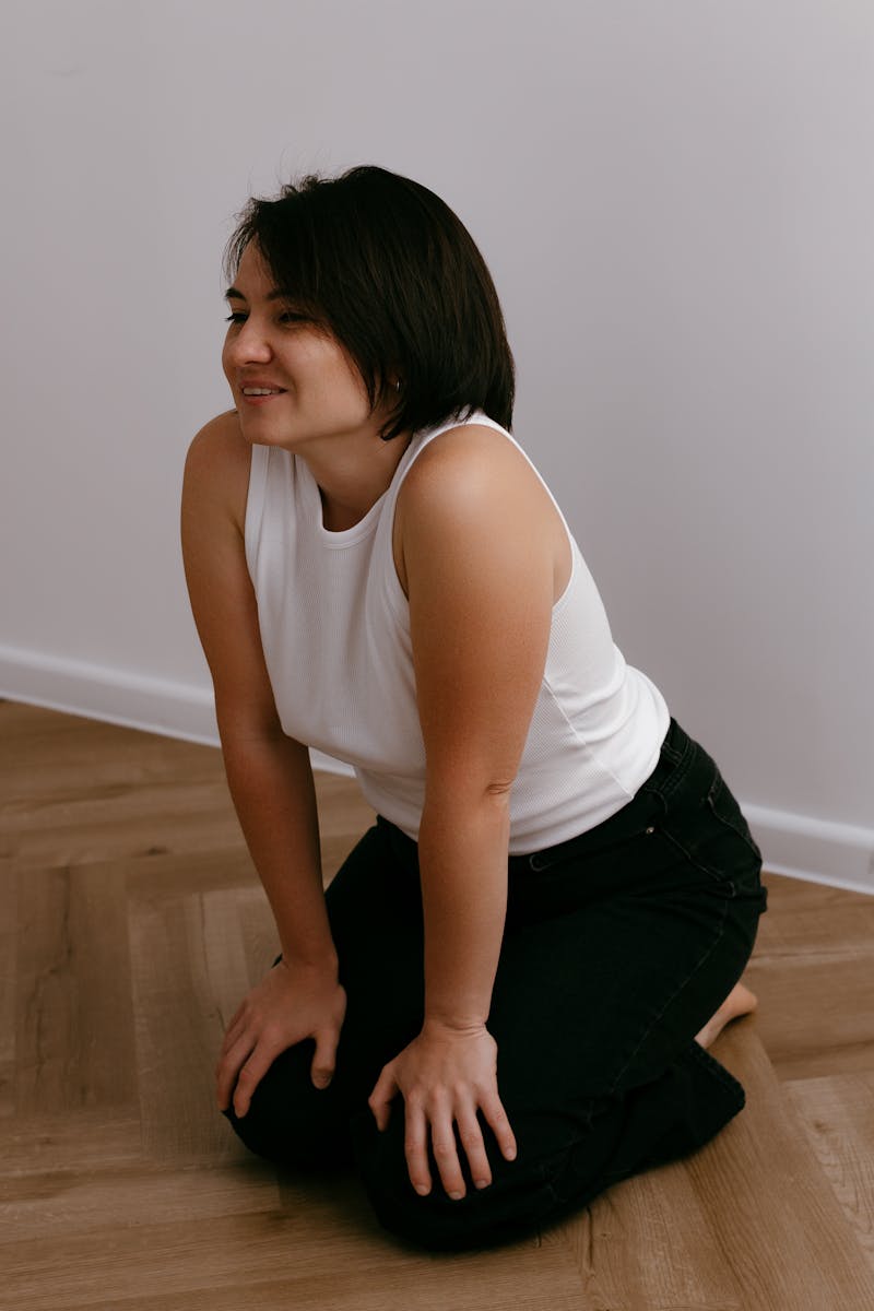 Kneeling Photos, Download The BEST Free Kneeling Stock Photos & HD Images