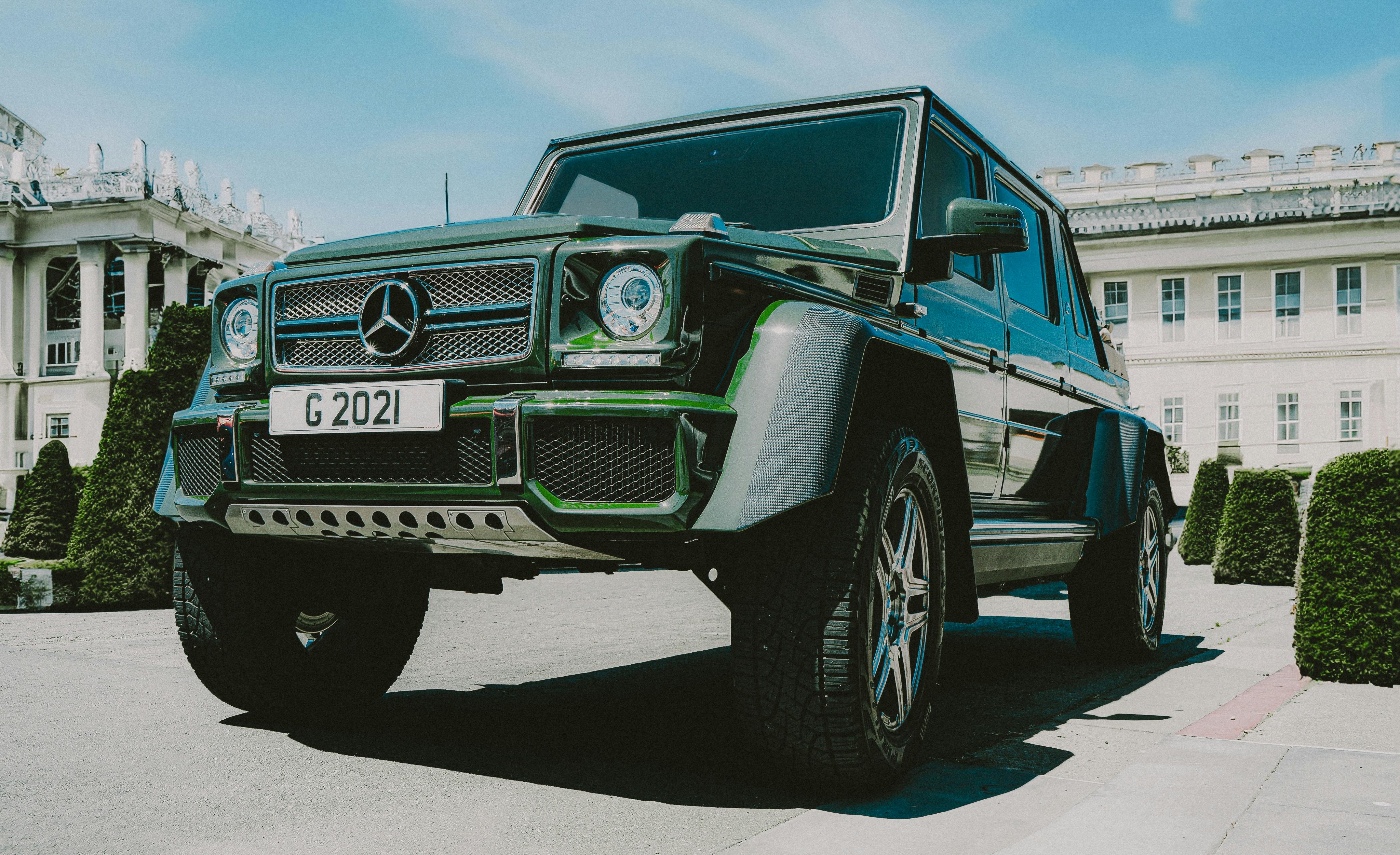 Green Mercedes-Benz G-Wagen · Free Stock Photo