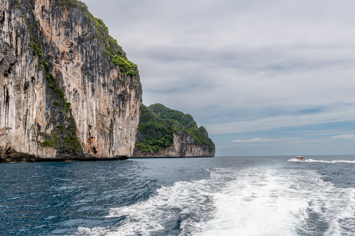 Tall Cliffs Photos, Download The BEST Free Tall Cliffs Stock Photos ...