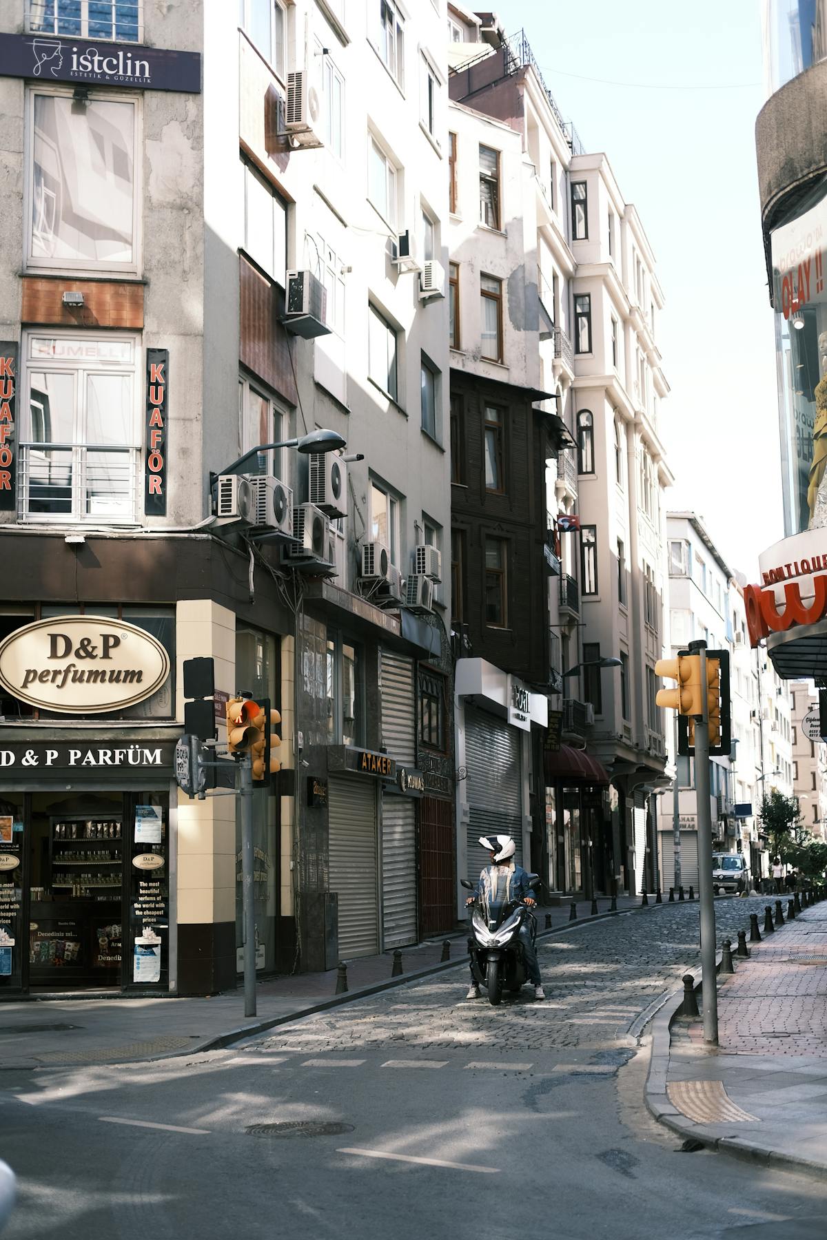 City Sidewalk Photos, Download The BEST Free City Sidewalk Stock Photos ...