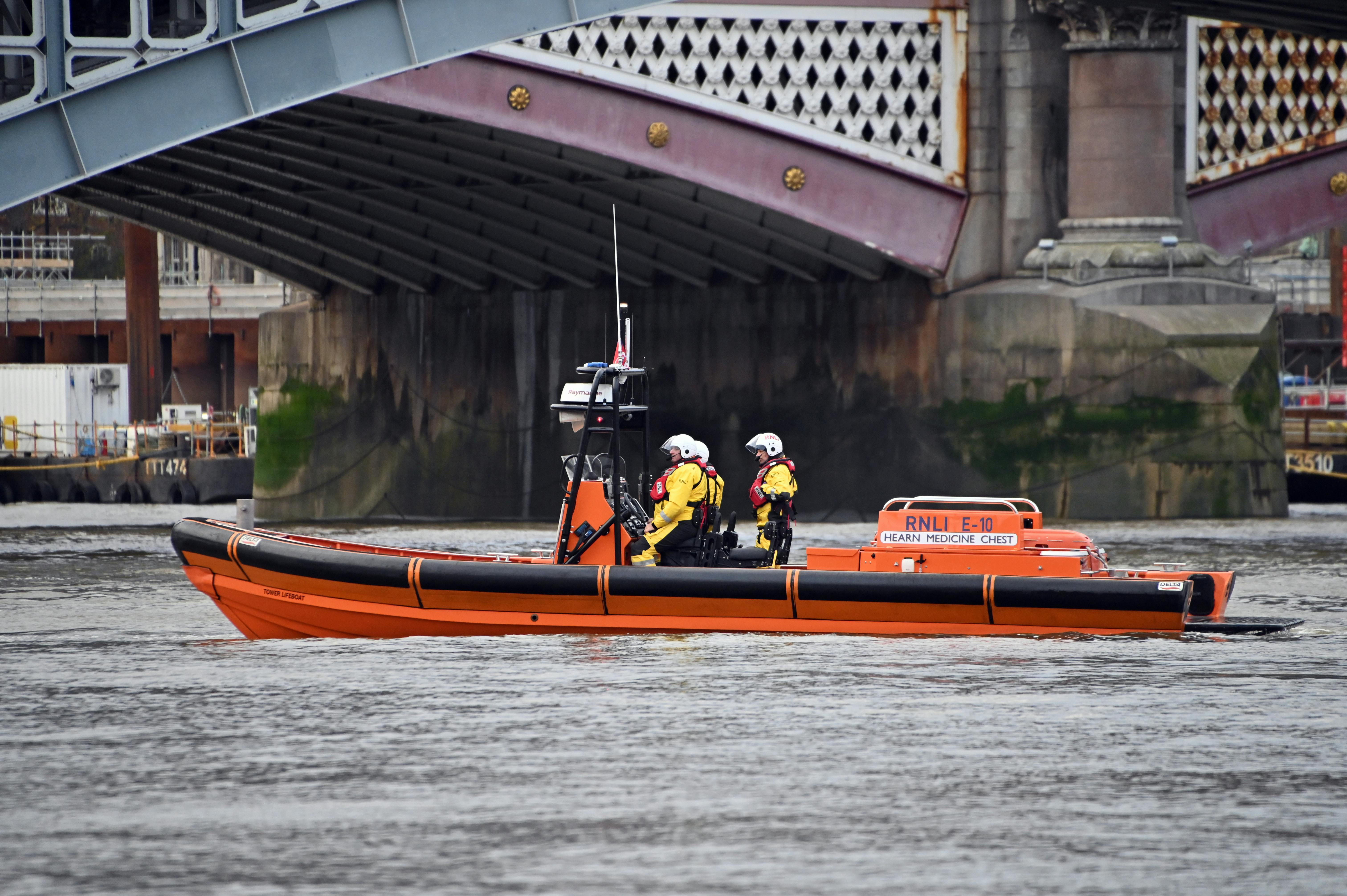 RNLI Lifeboat - River Thames · Free Stock Photo