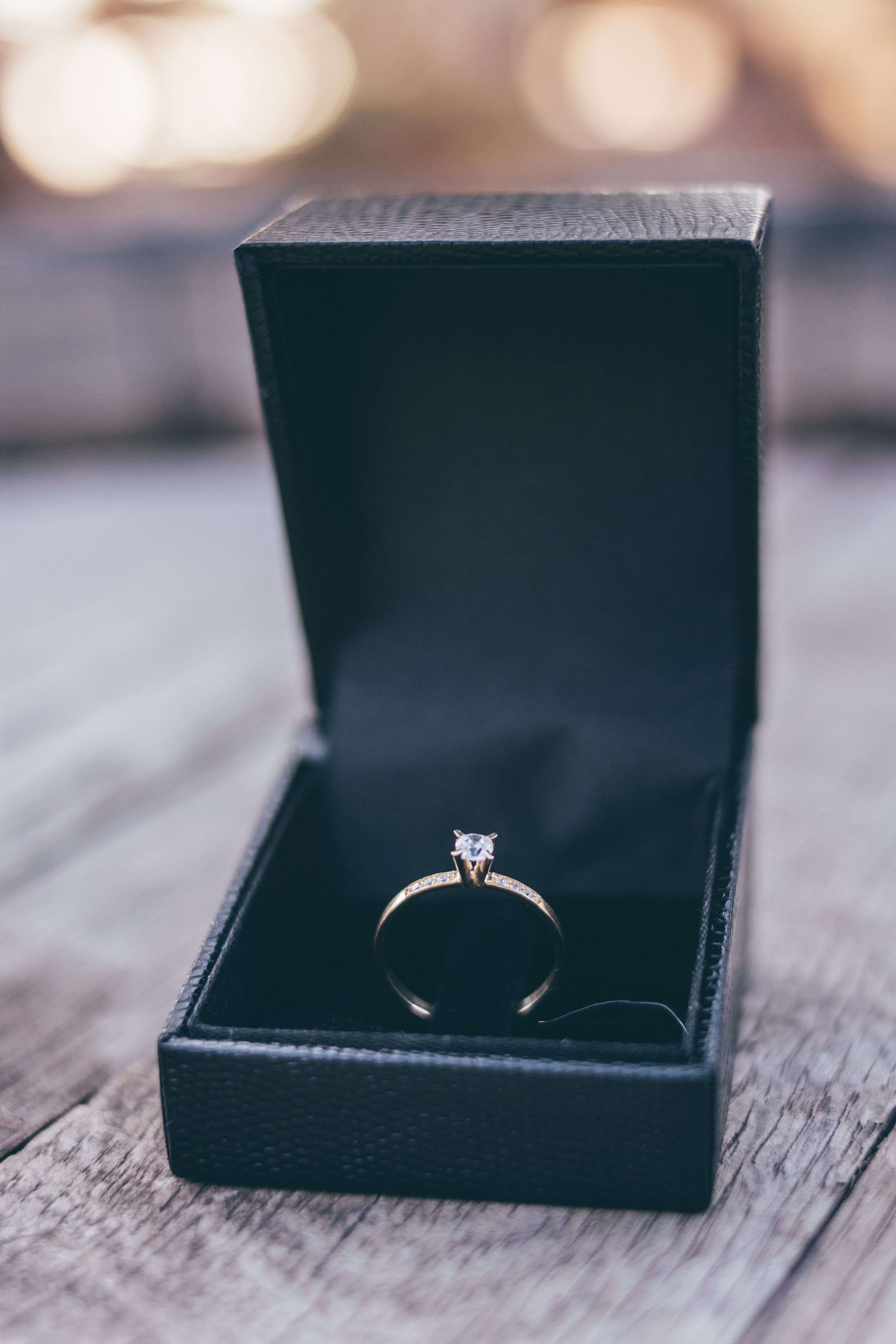 Ring Chat Photos, Download The BEST Free Ring Chat Stock Photos & HD Images