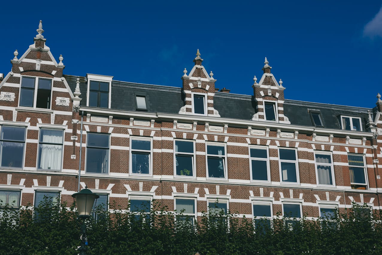 Dutch Gable Roof: Design, Benefits, and Installation Guide