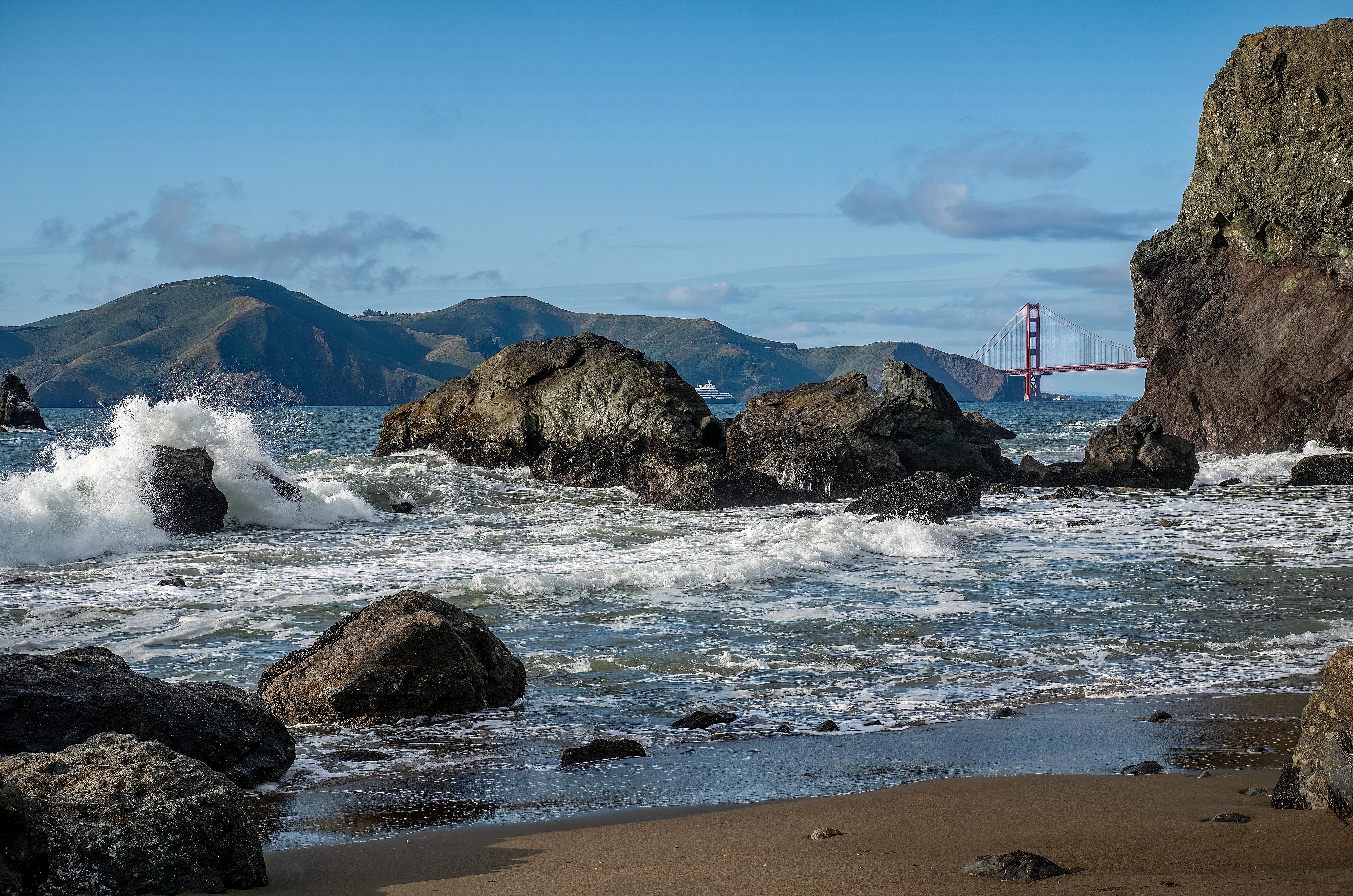 Waves Splashing against Rocks · Free Stock Photo