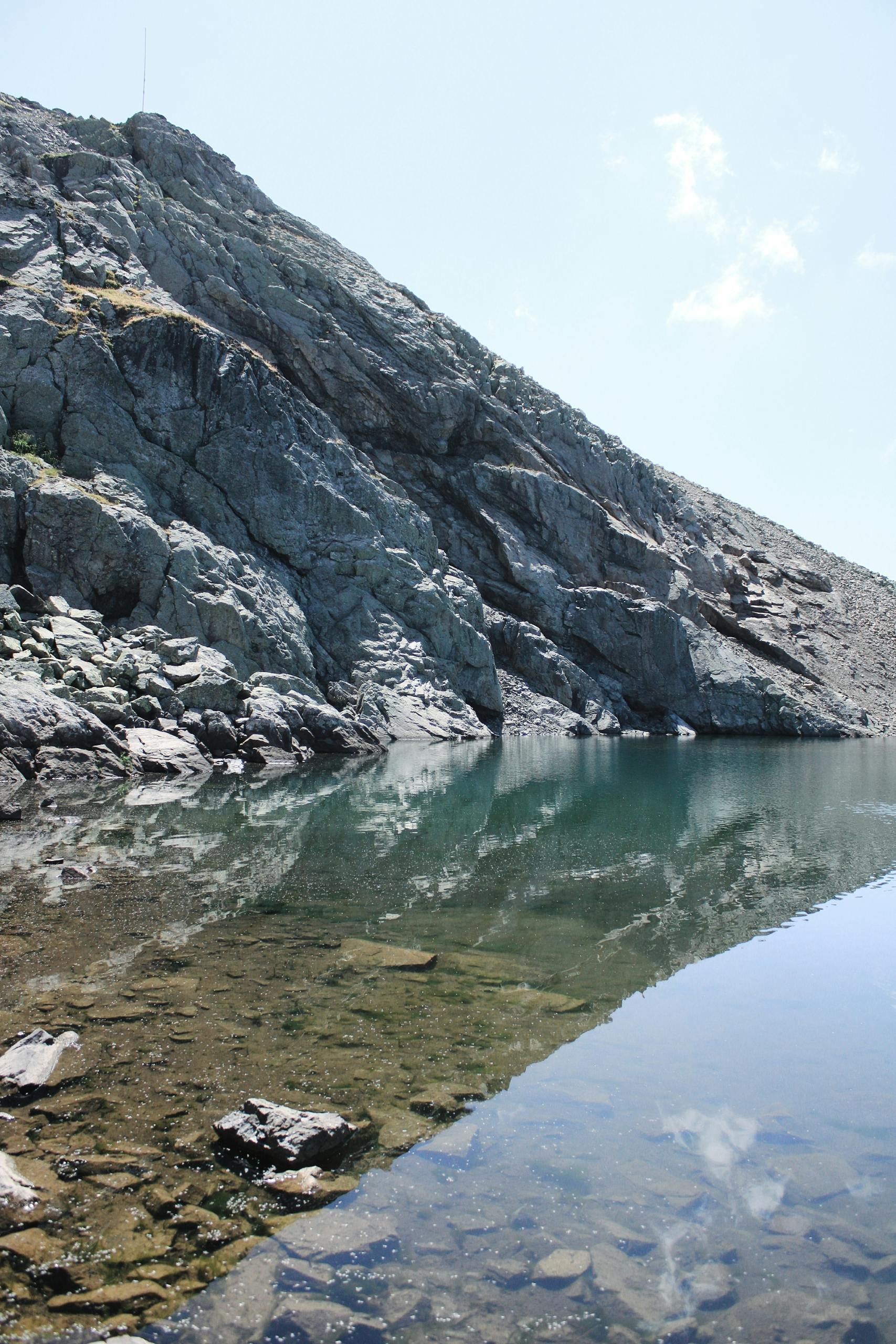 Rugged Slope by the Lake · Free Stock Photo