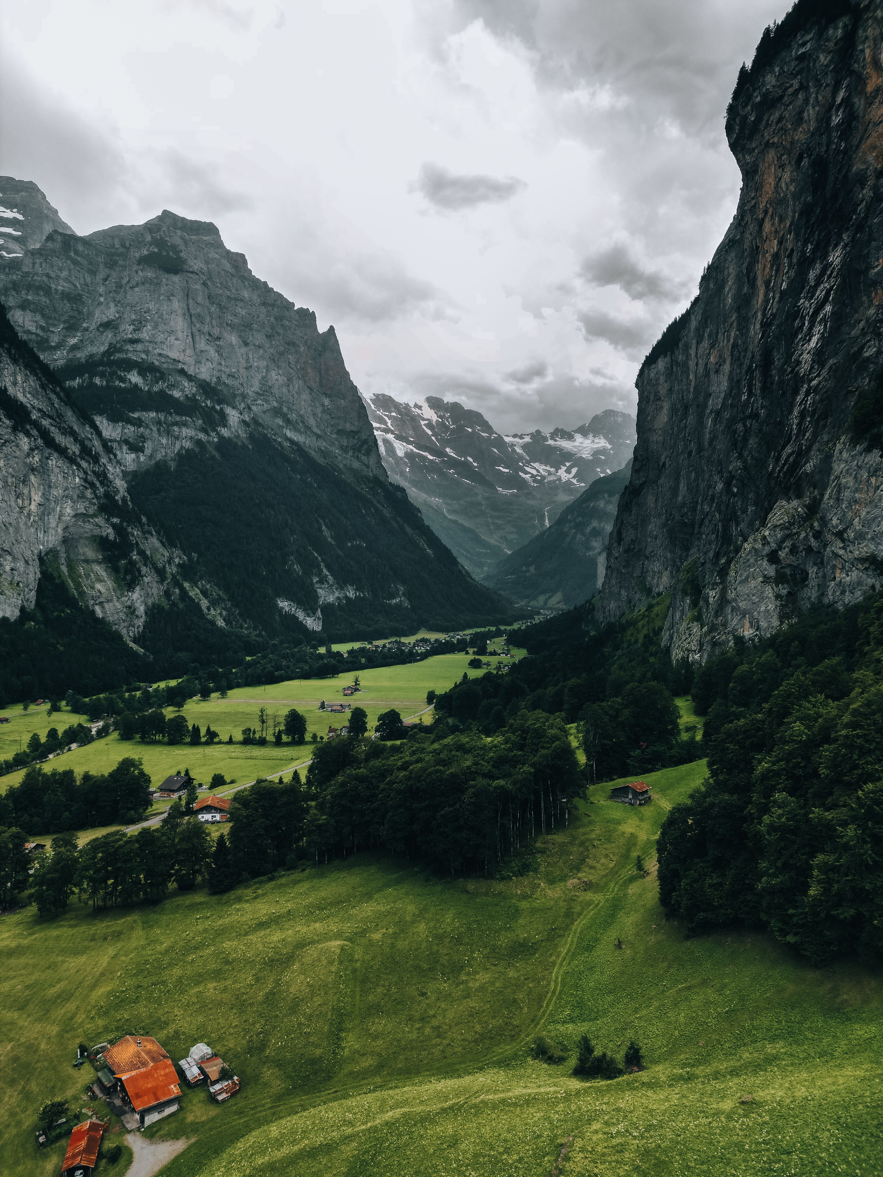 Green Valley between Mountains · Free Stock Photo
