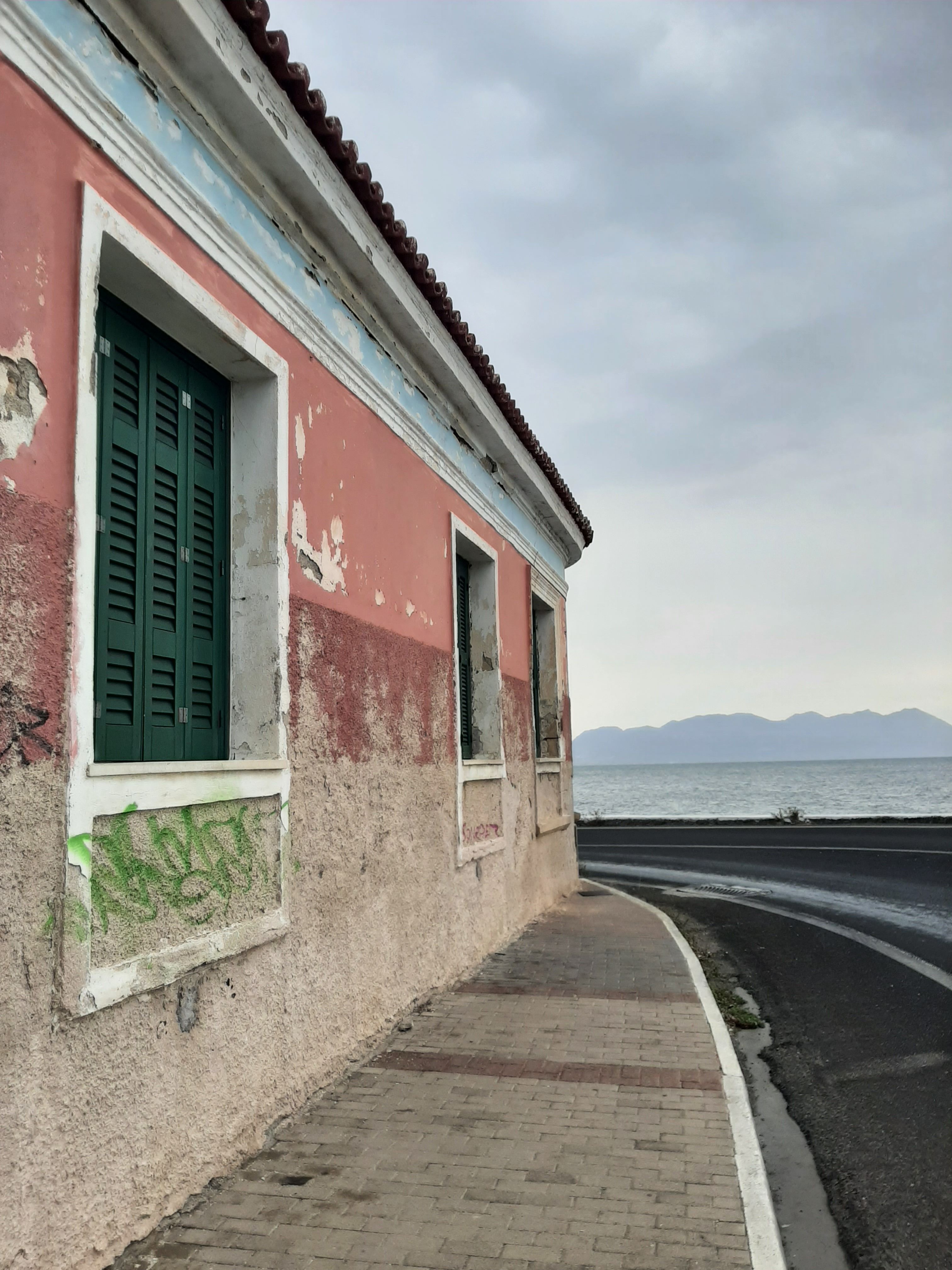 Old Red House at Roadside · Free Stock Photo