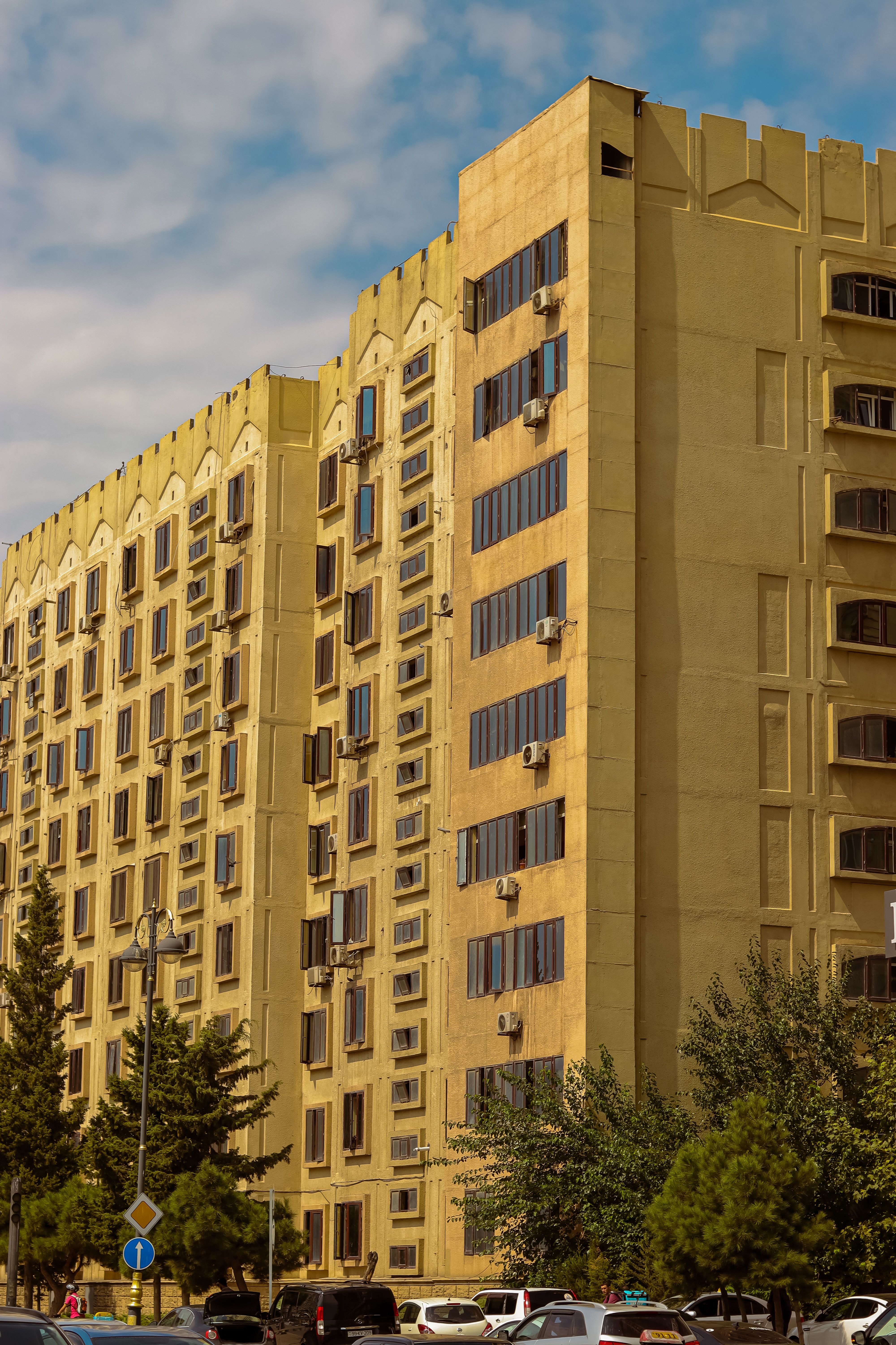 Modern Residential City Building · Free Stock Photo