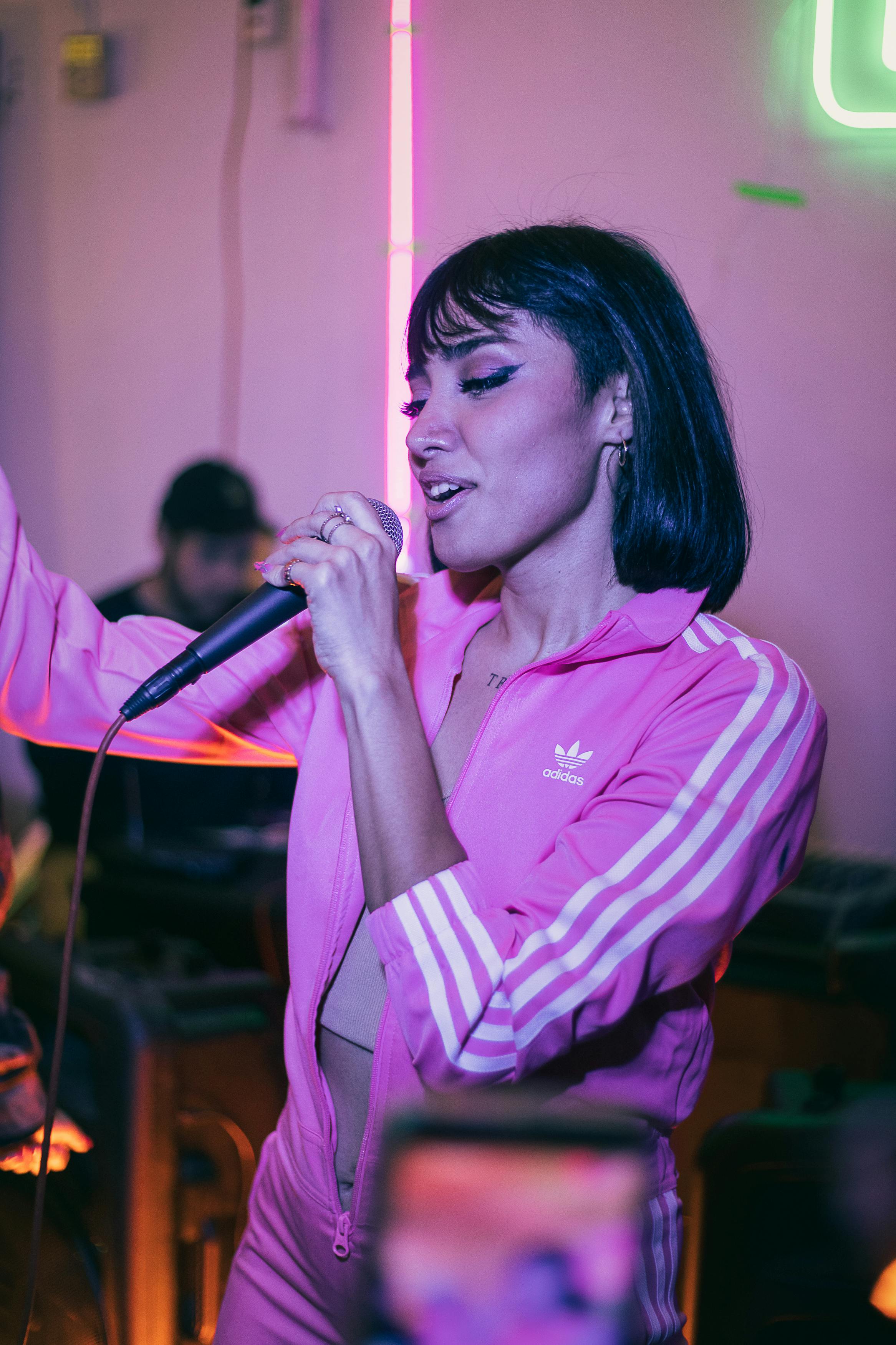 Young Woman Singing in the Club · Free Stock Photo