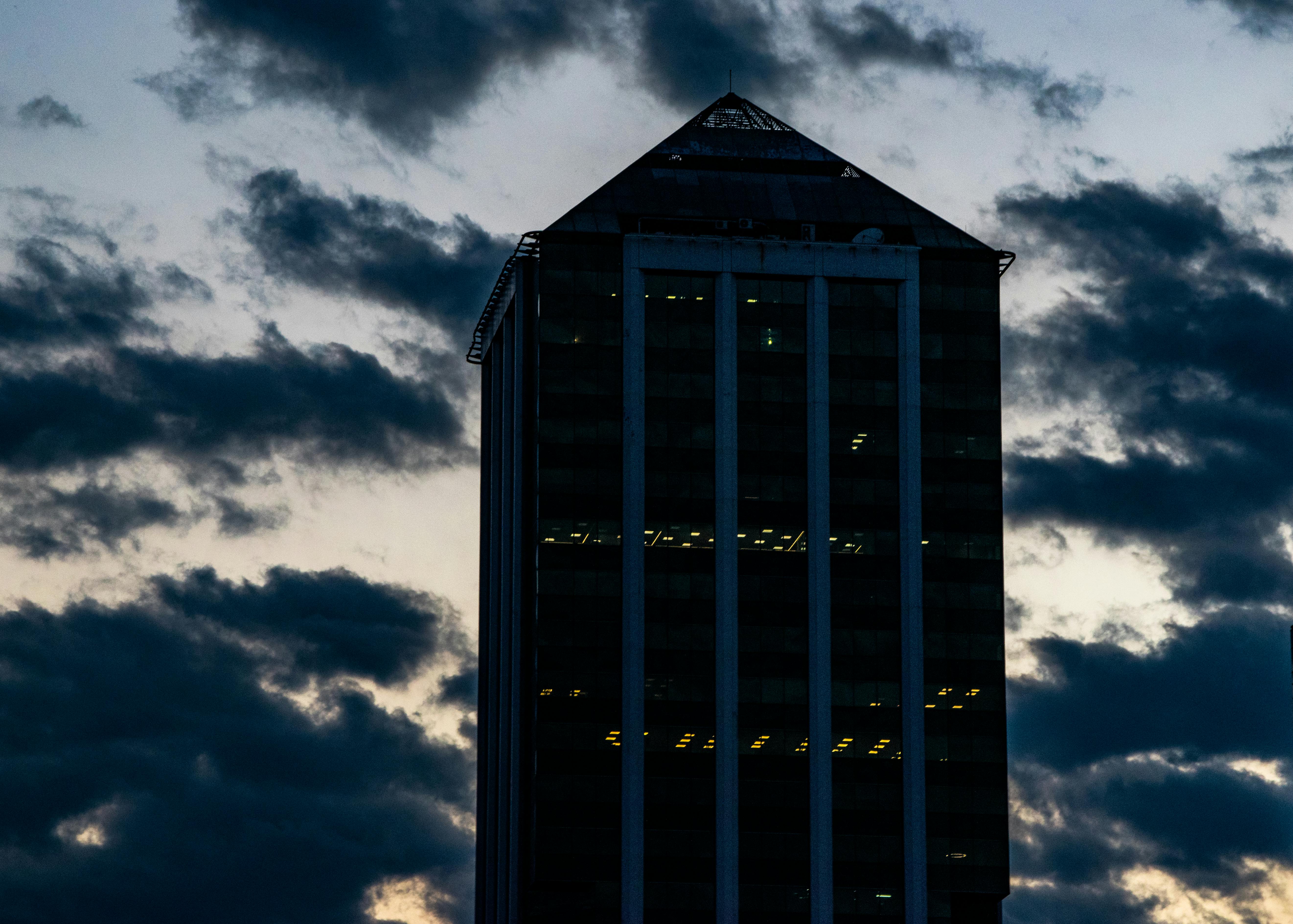 Torre Bouchard Skyscraper at Sunset, Buenos Aires, Argentina · Free Stock Photo