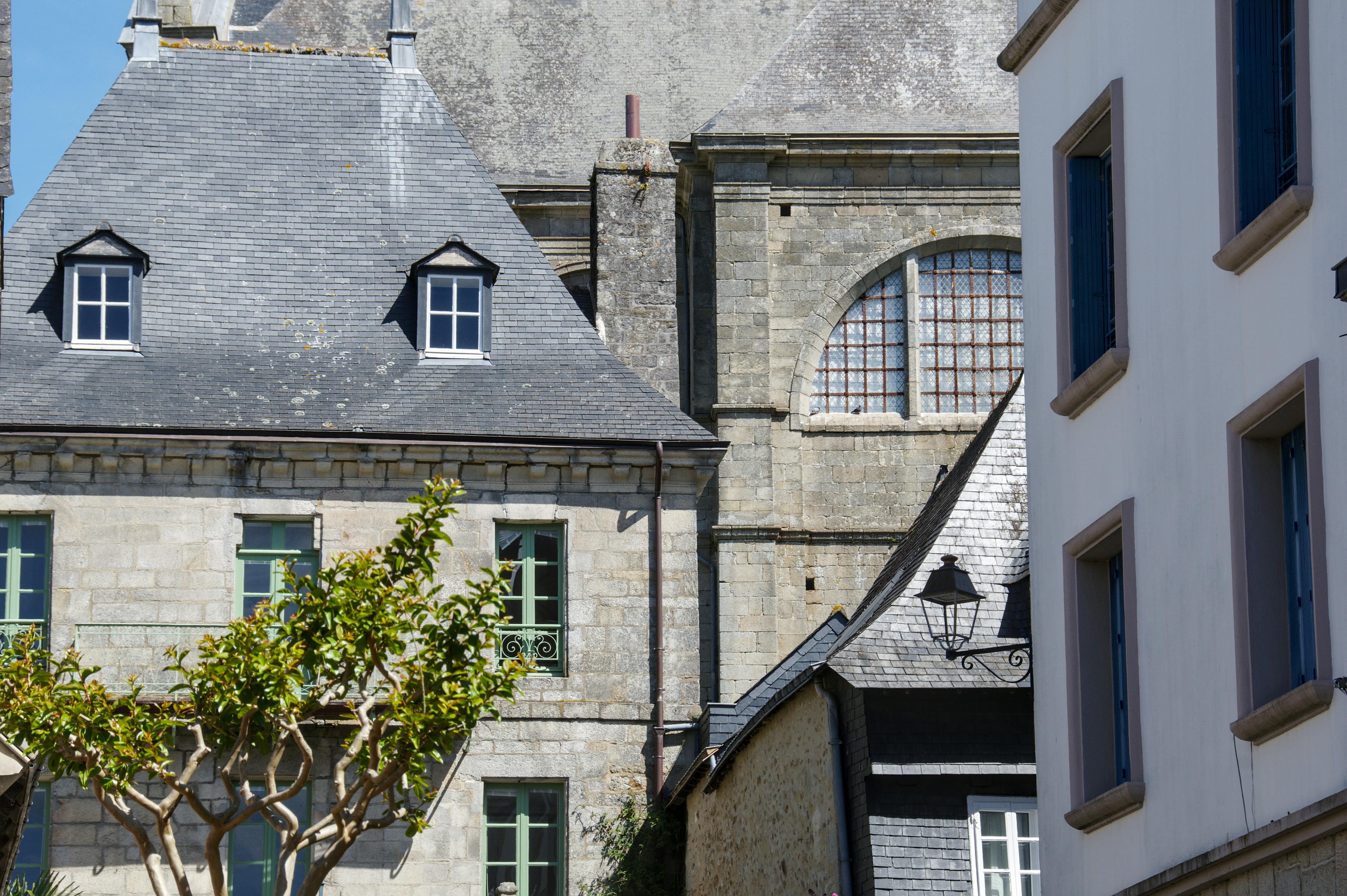 Windows in House Buildings · Free Stock Photo