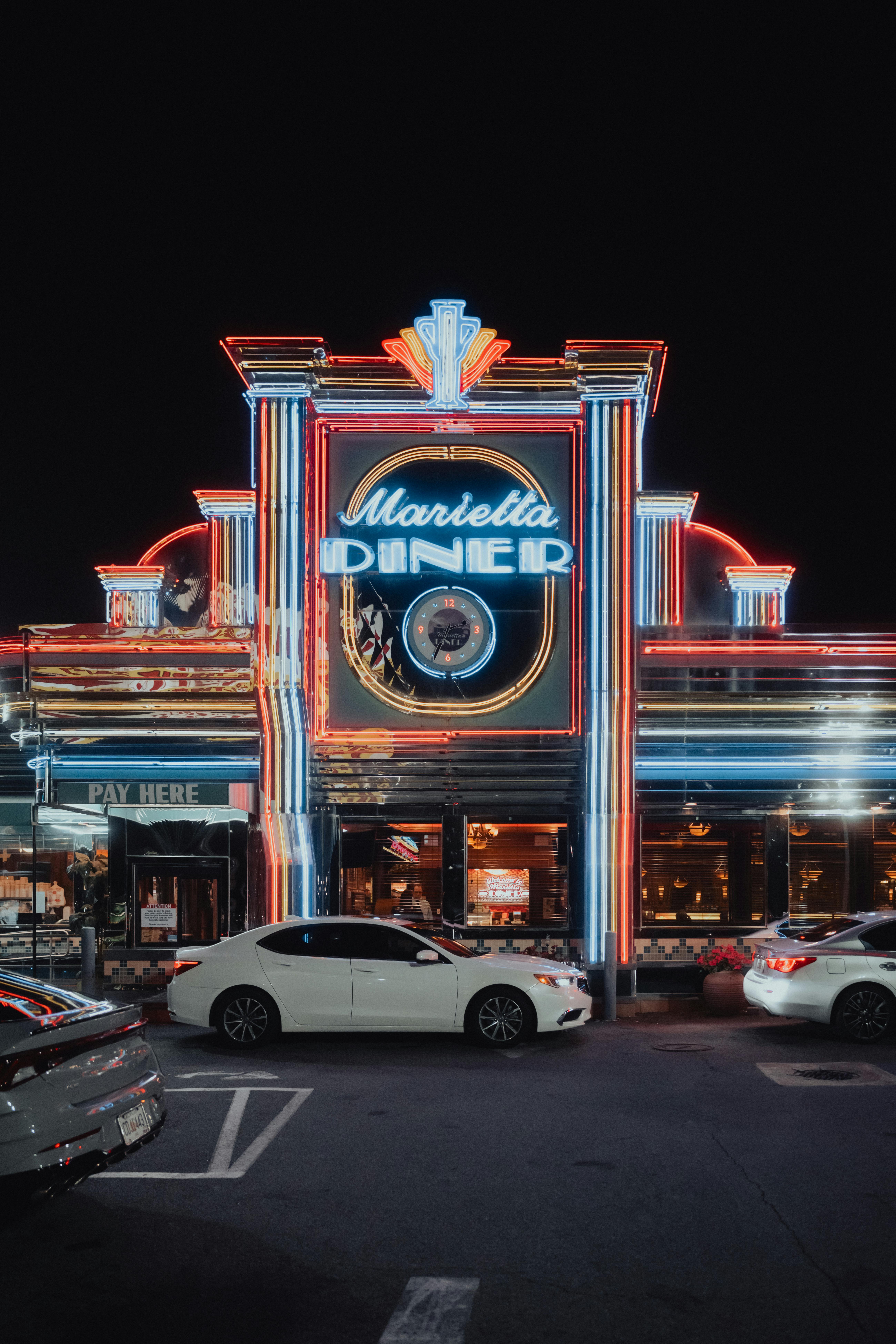 Marietta Diner Restaurant at Night · Free Stock Photo