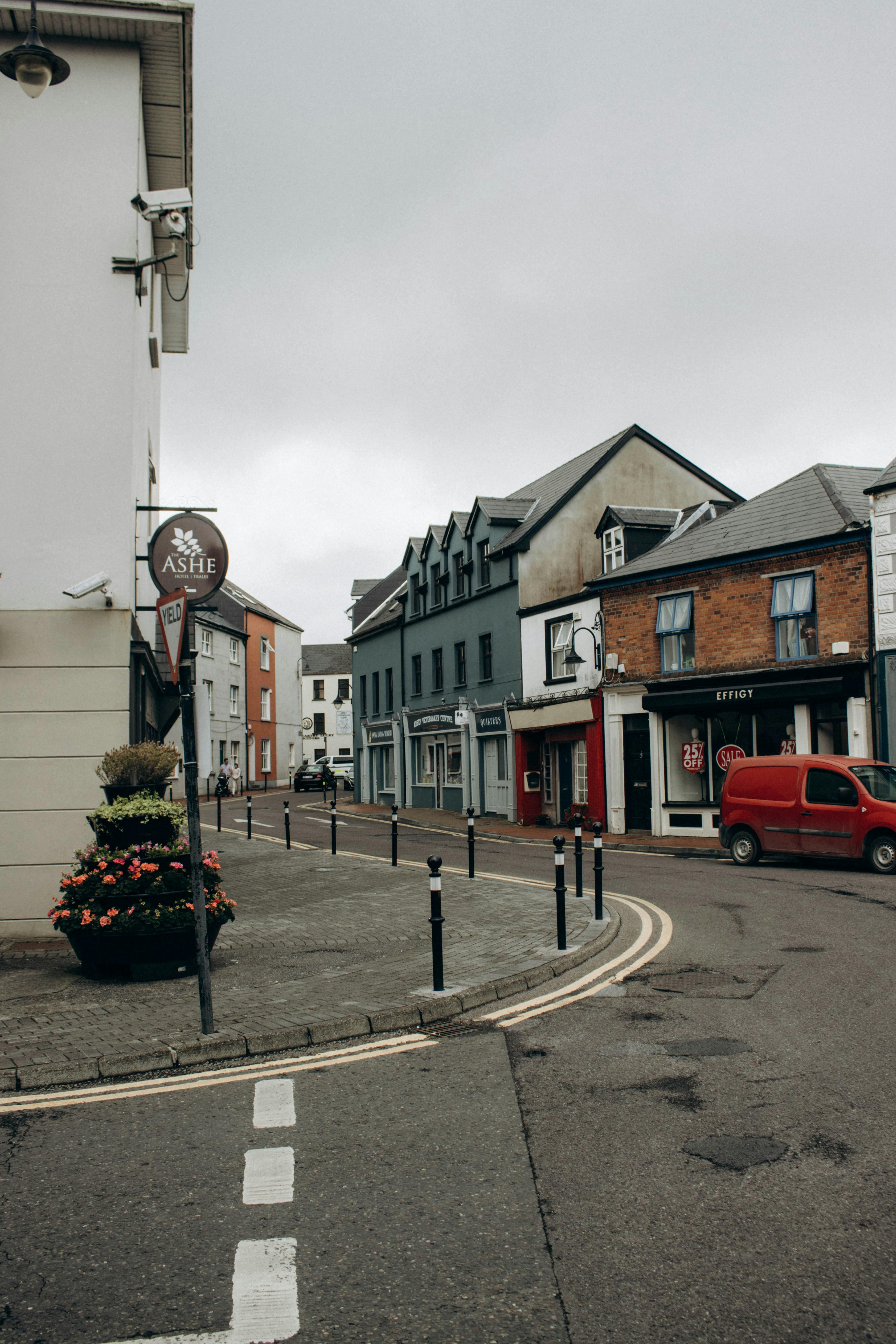 Narrow paved street with houses · Free Stock Photo