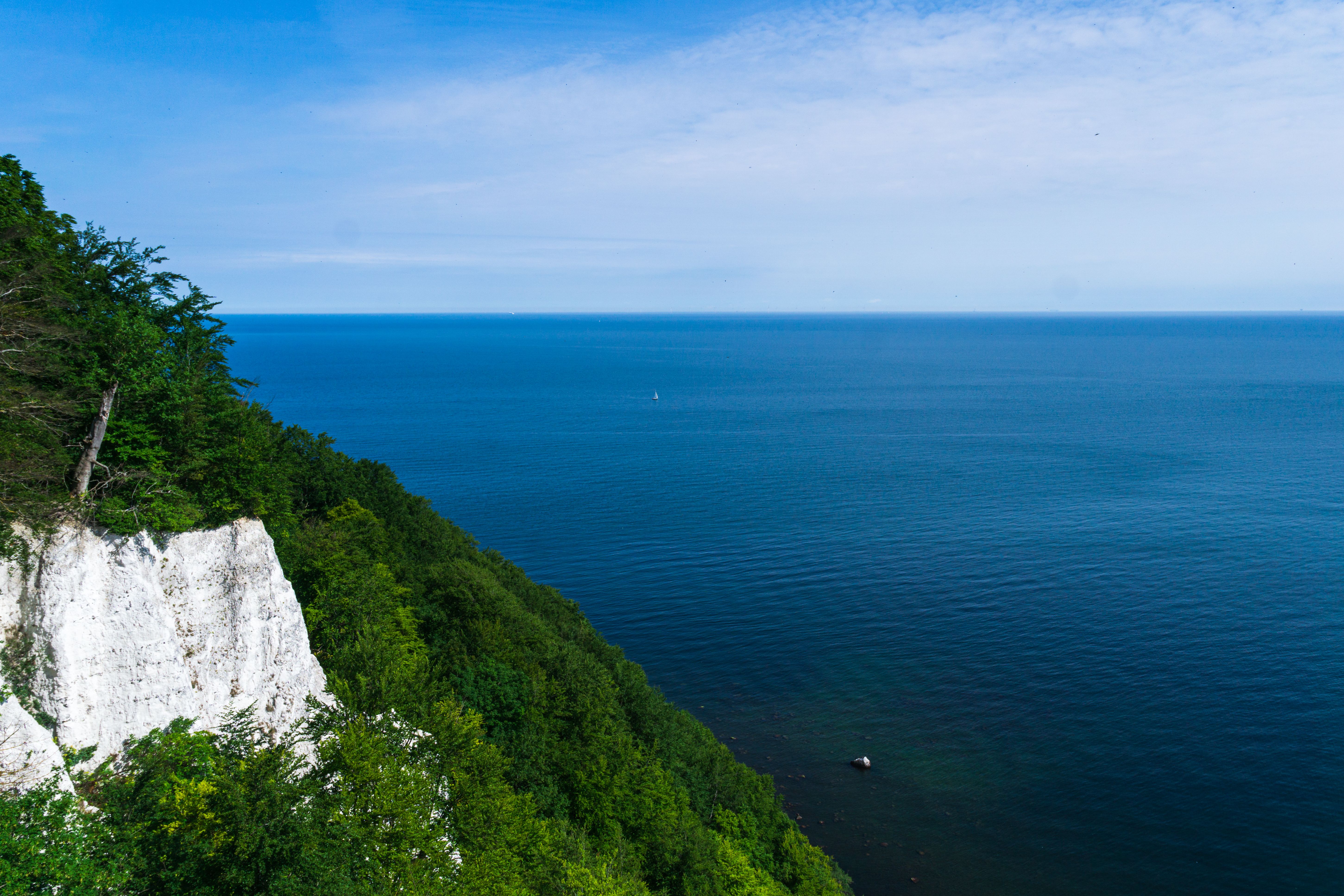 White Cliff by the Sea · Free Stock Photo
