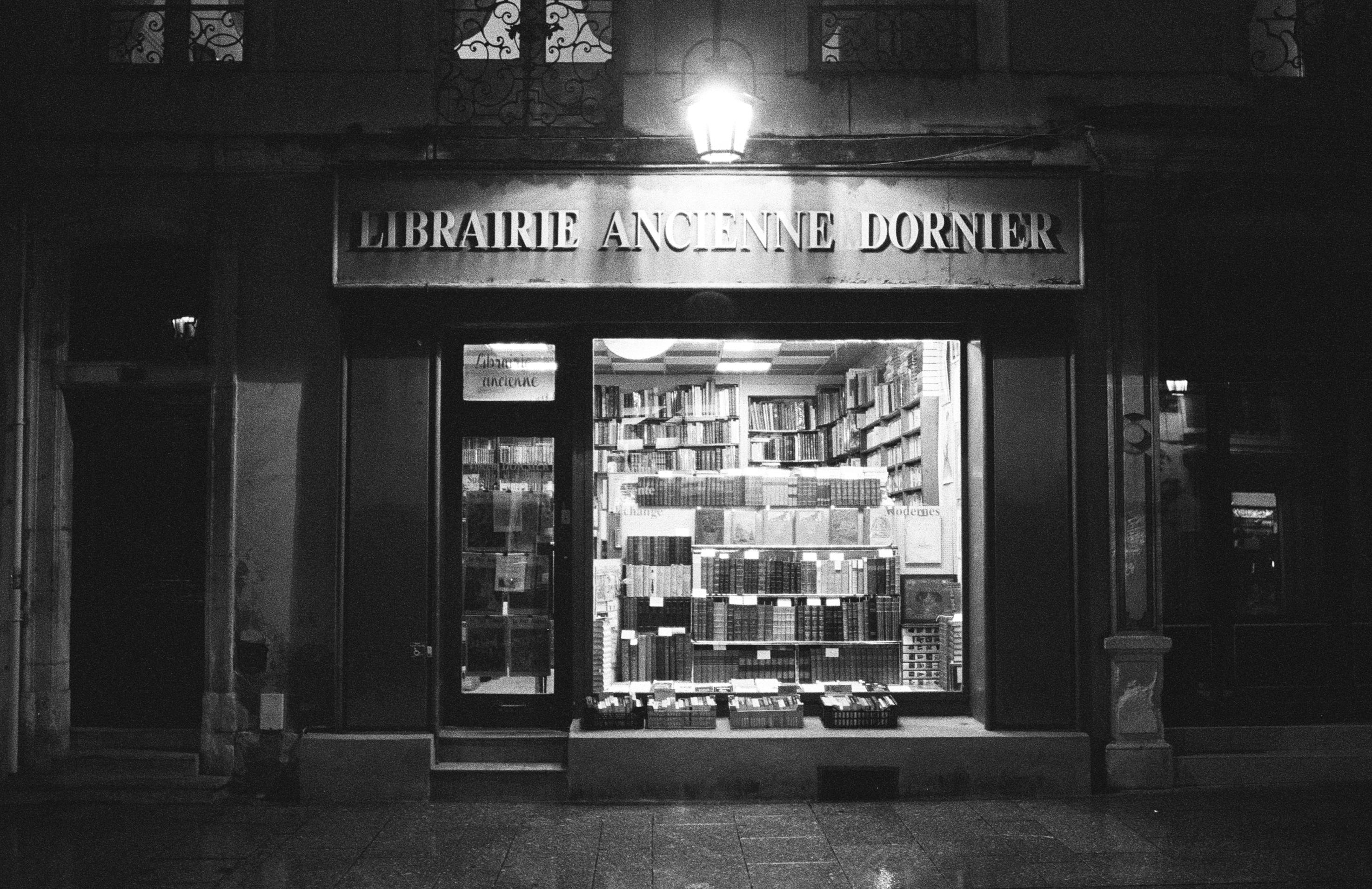 Red Bookstore on the Street · Free Stock Photo