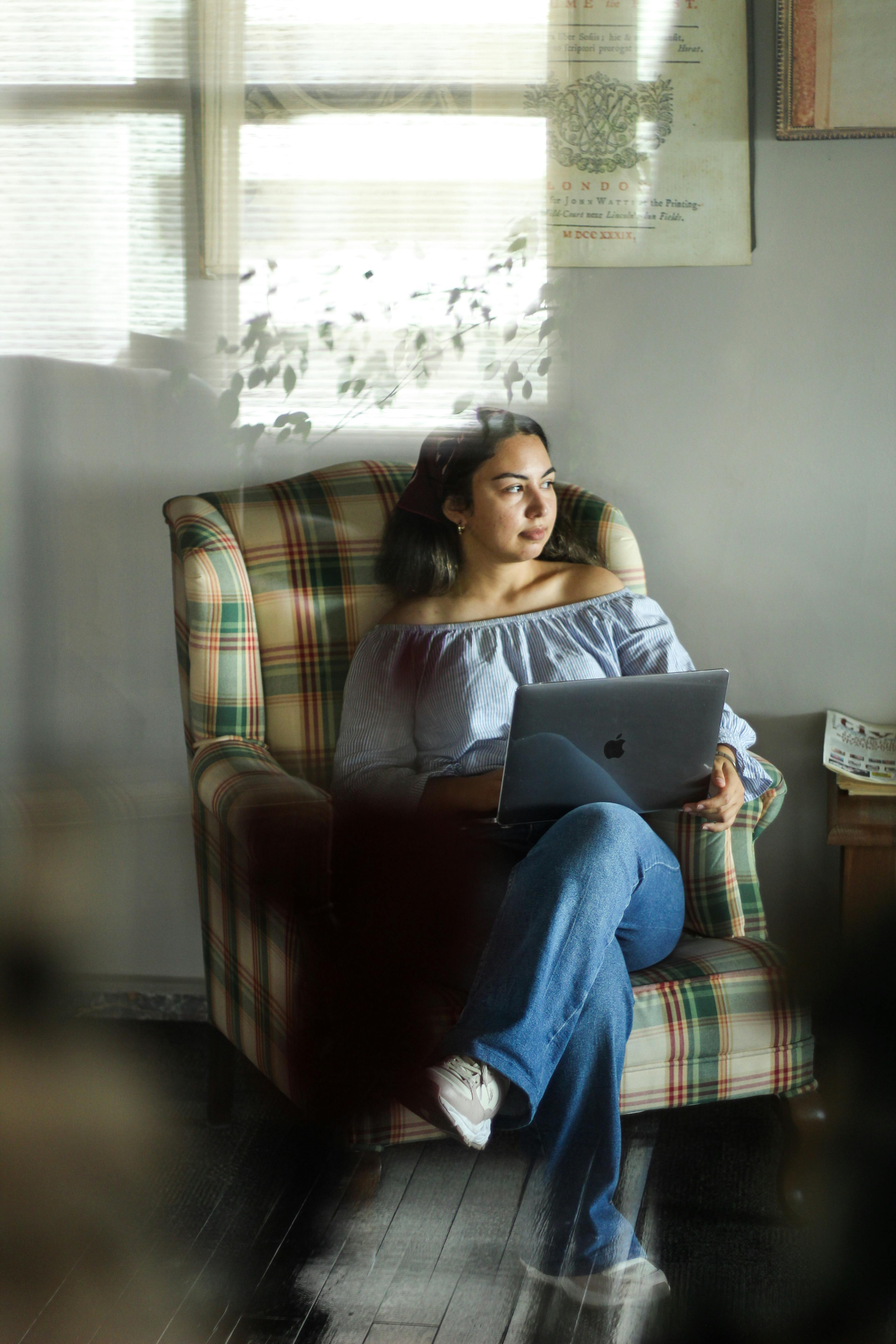 Giving Laptop Photos, Download The BEST Free Giving Laptop Stock Photos ...