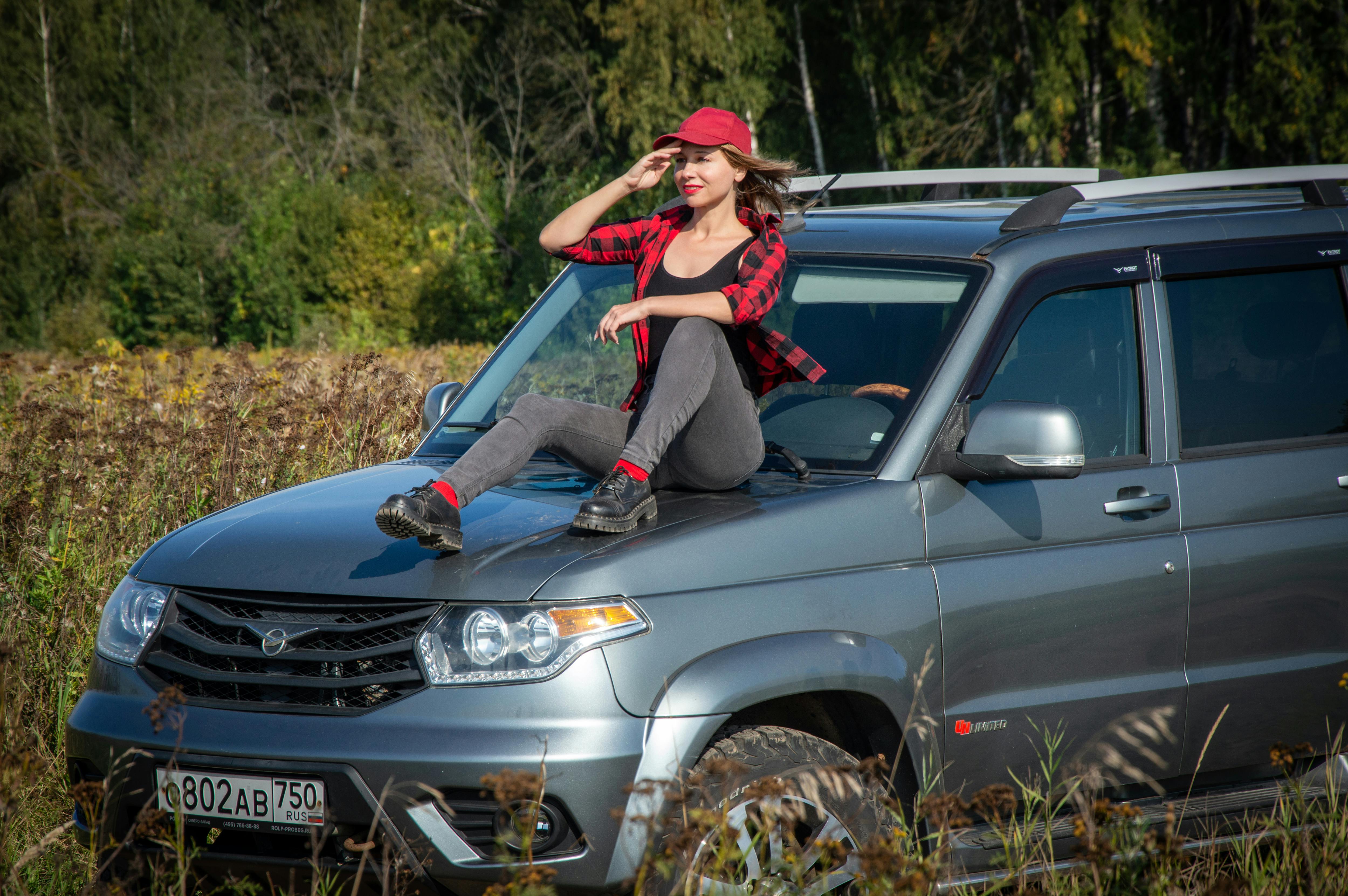 Silver UAZ Patriot Car · Free Stock Photo