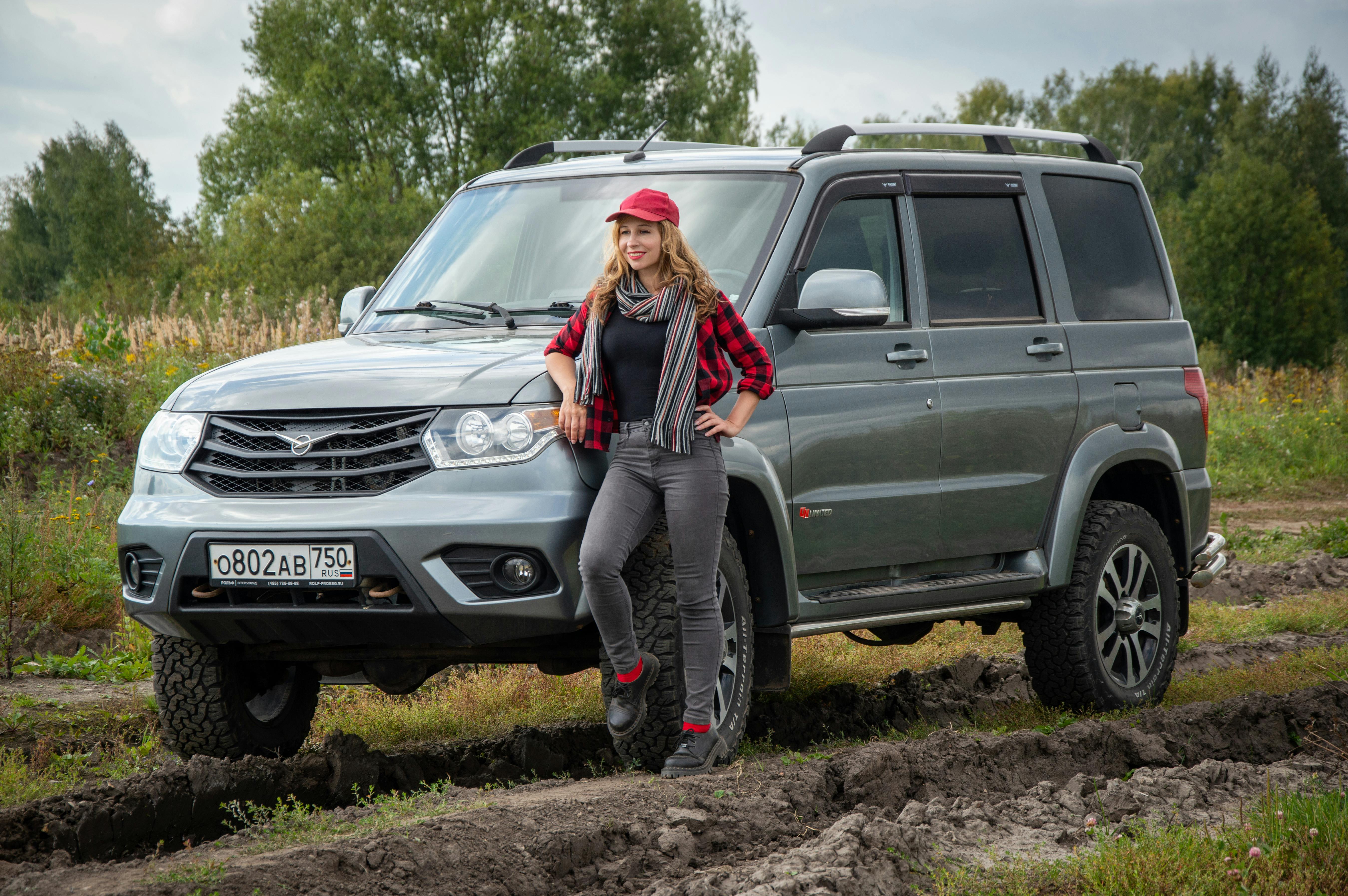 4x4 Cars on Dirt Road · Free Stock Photo