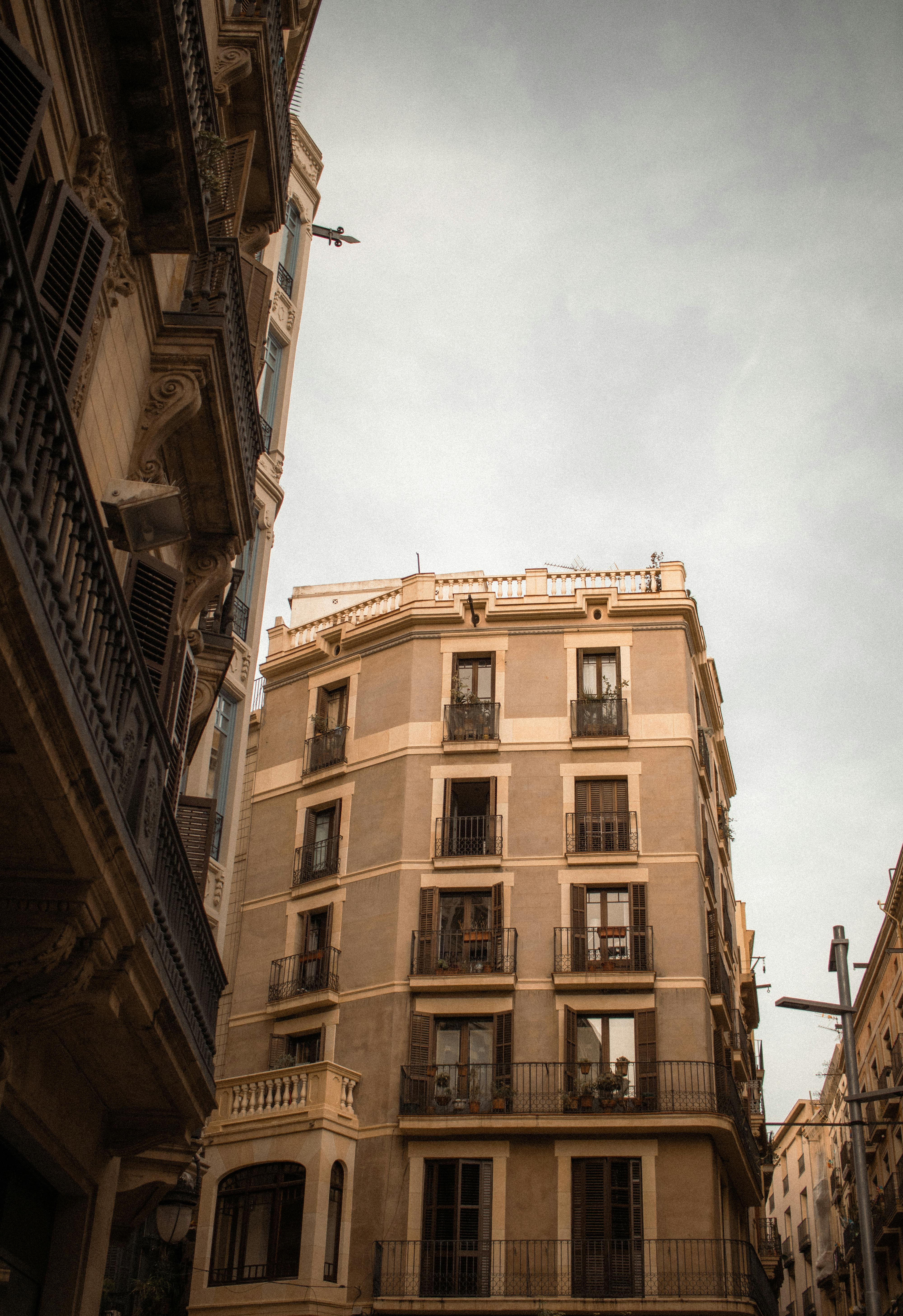 Residential Building in City · Free Stock Photo