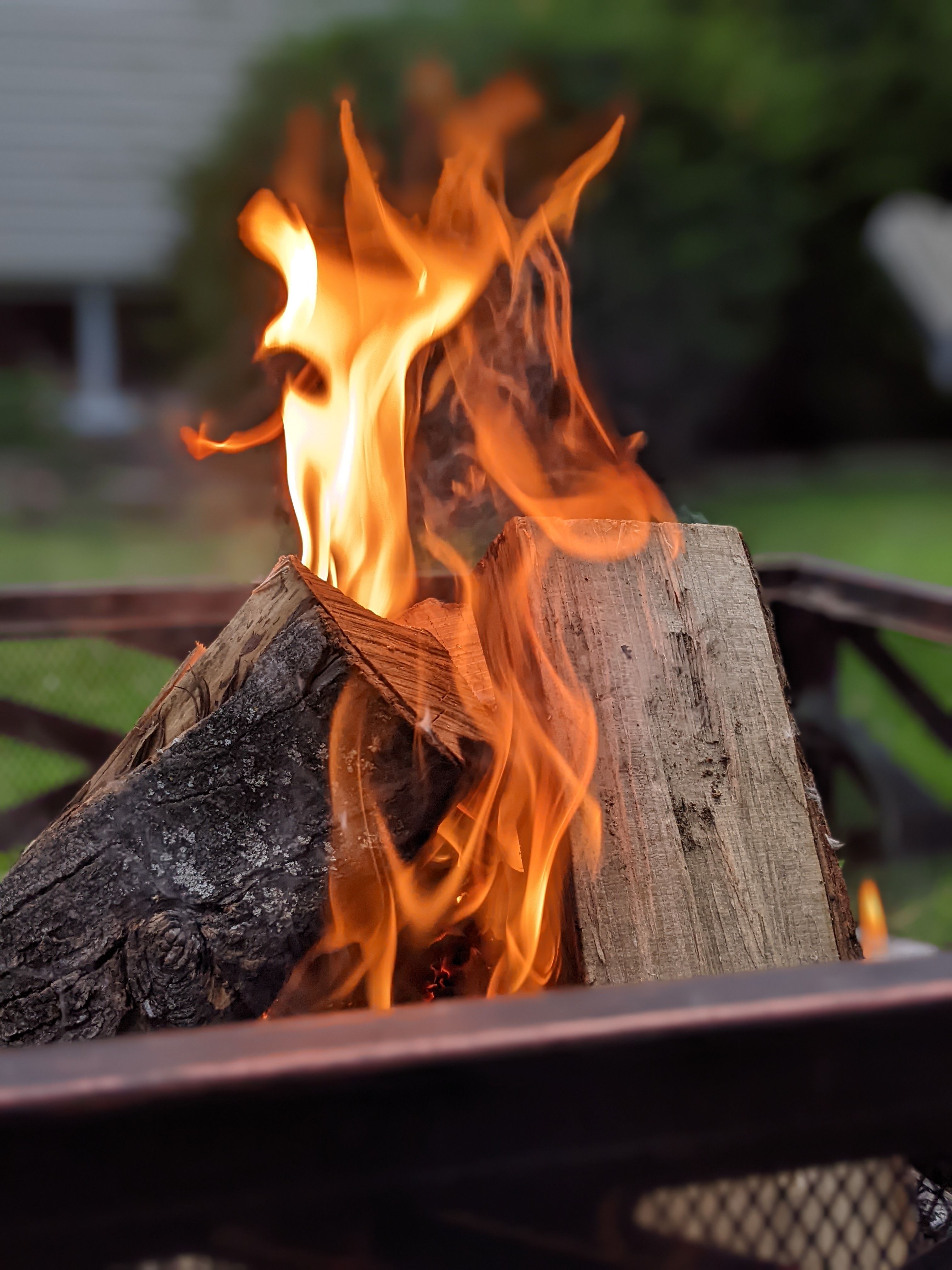 A fire pit with flames and a metal grate · Free Stock Photo