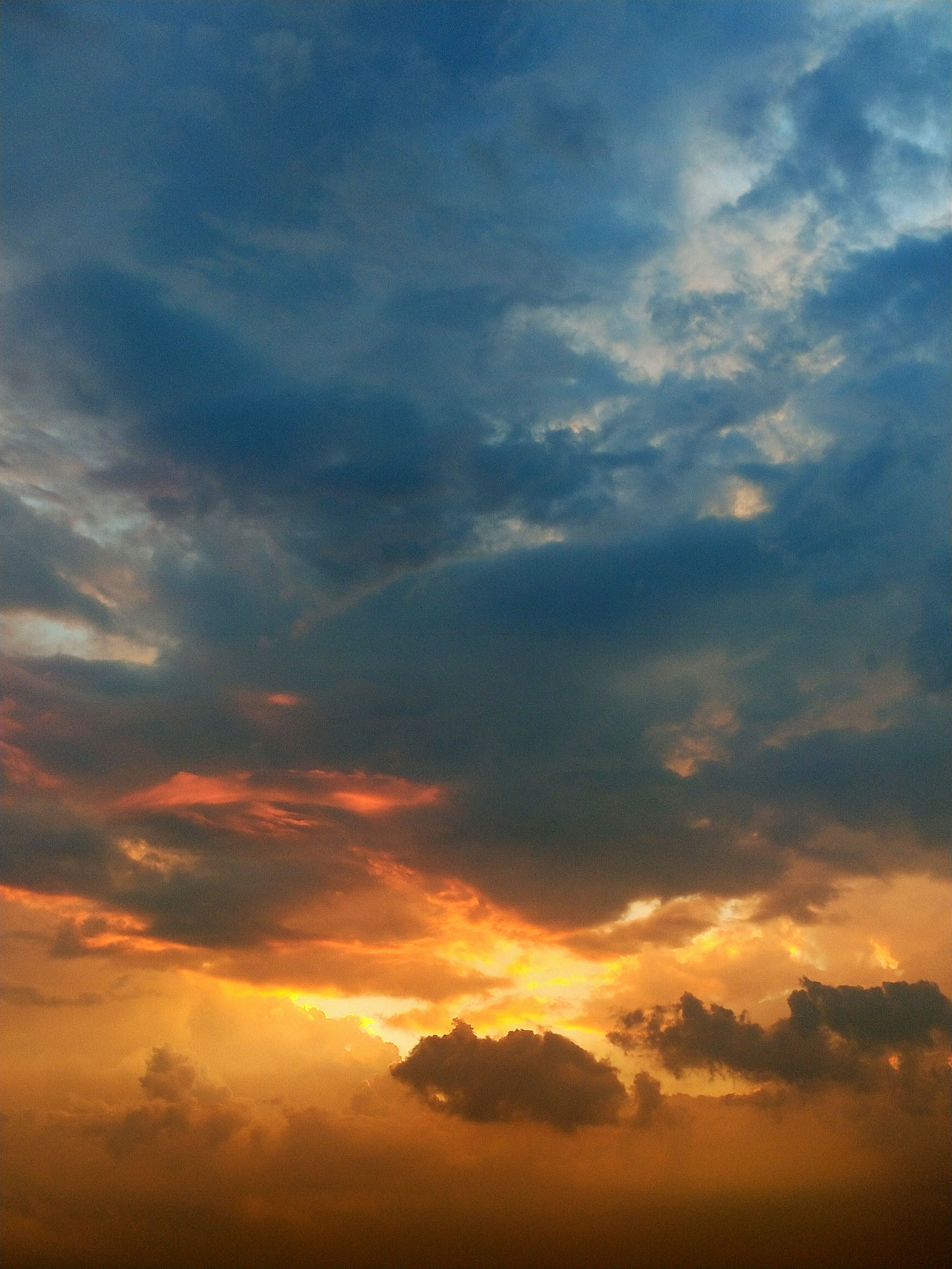 Sky in Warm and Cold Colors · Free Stock Photo