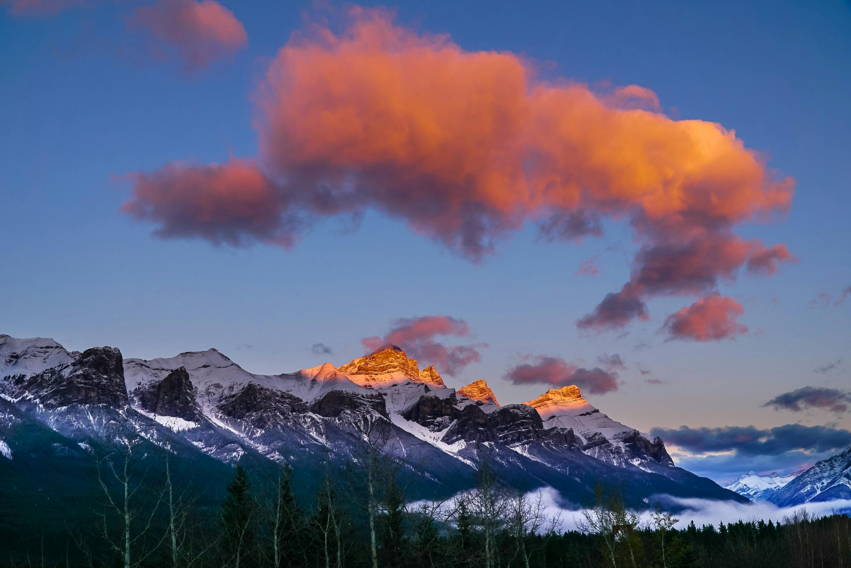 Mountains in Snow at Dawn · Free Stock Photo