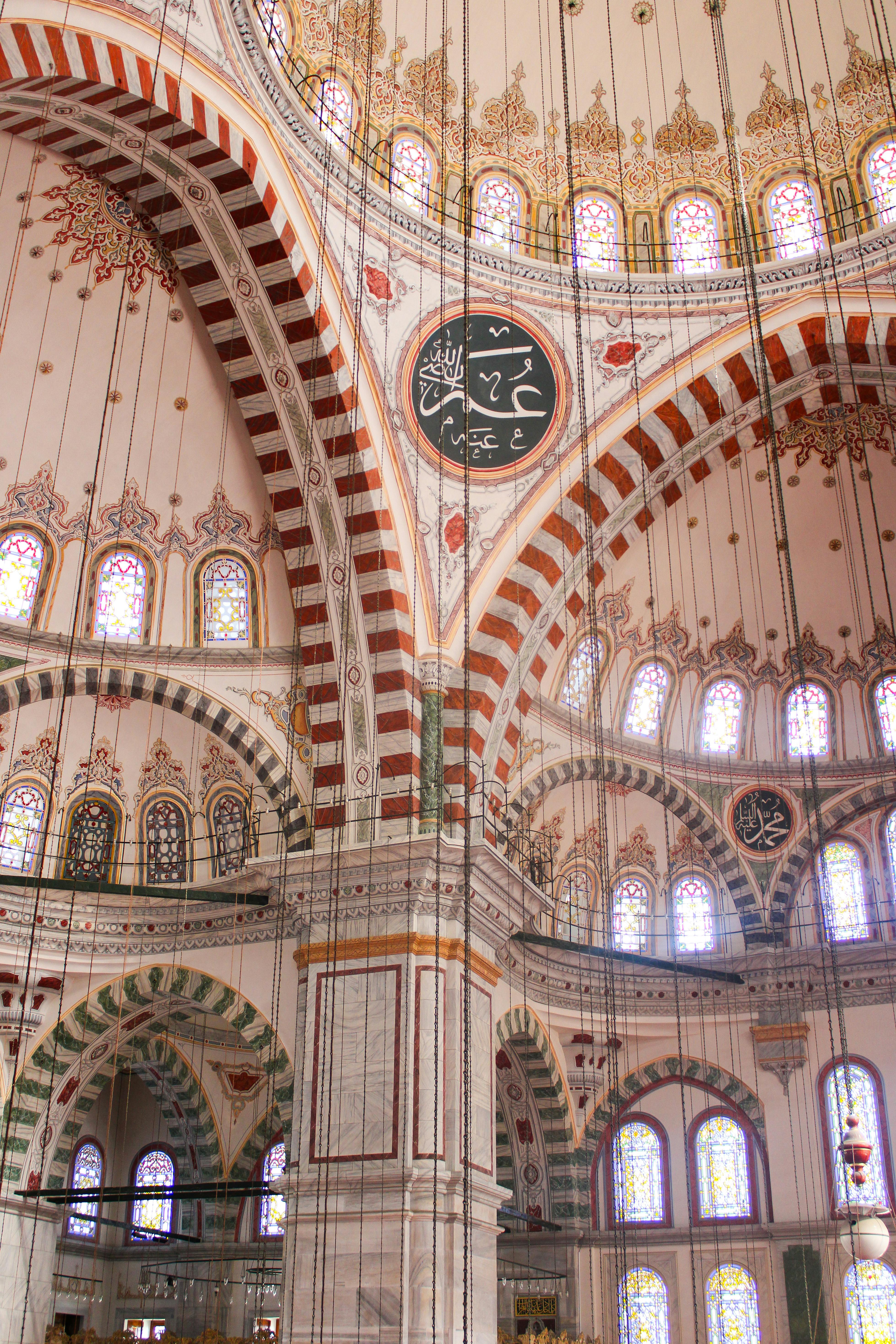 Ornamented Walls in Mosque · Free Stock Photo