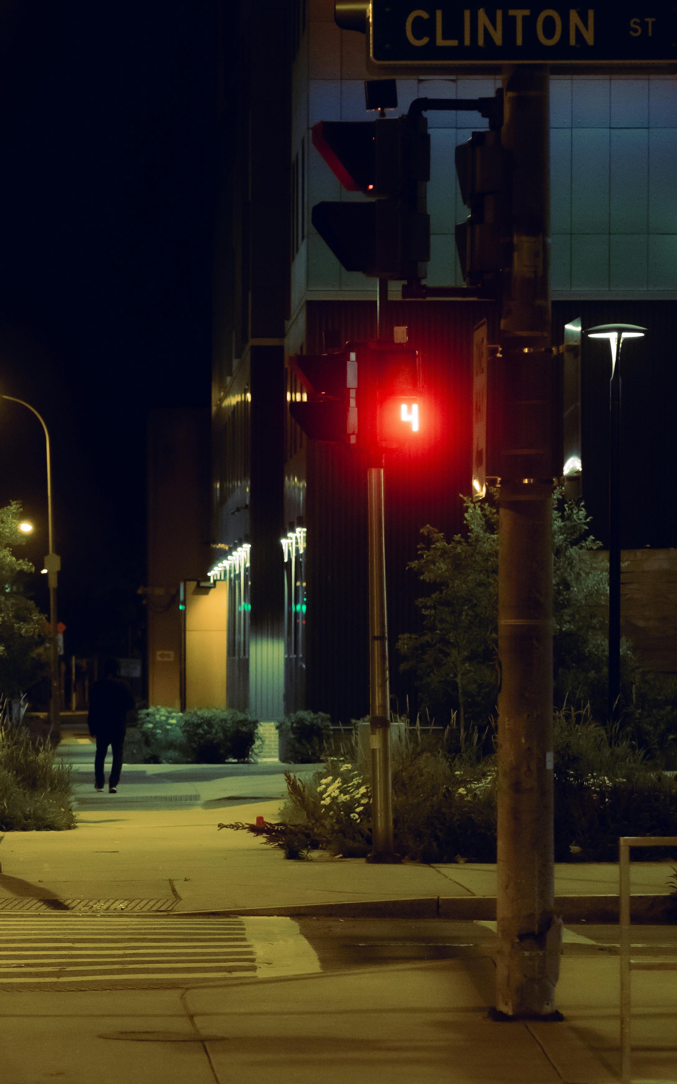 Red Light at Night · Free Stock Photo