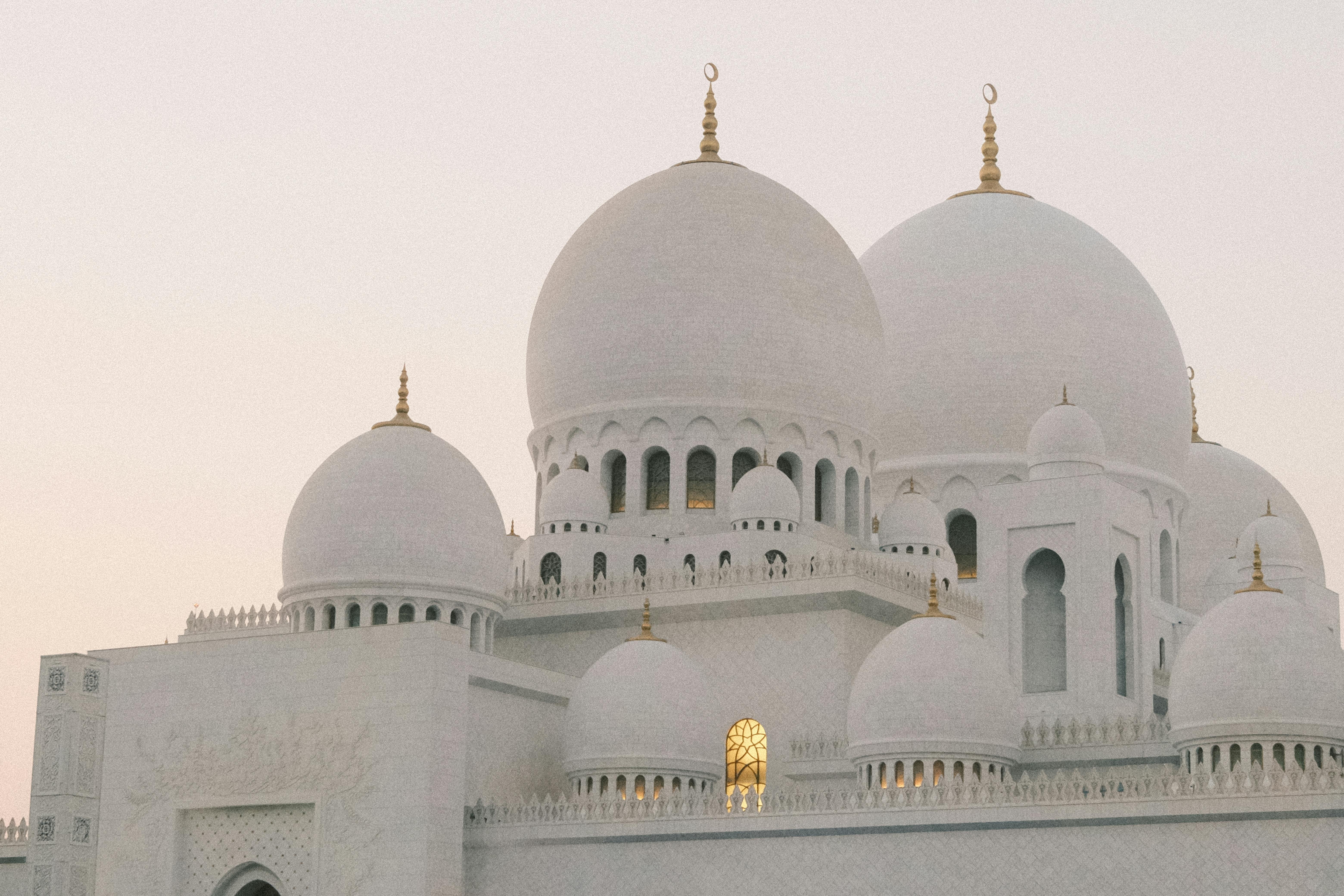 Domes of Sheikh Zayed Grand Mosque · Free Stock Photo