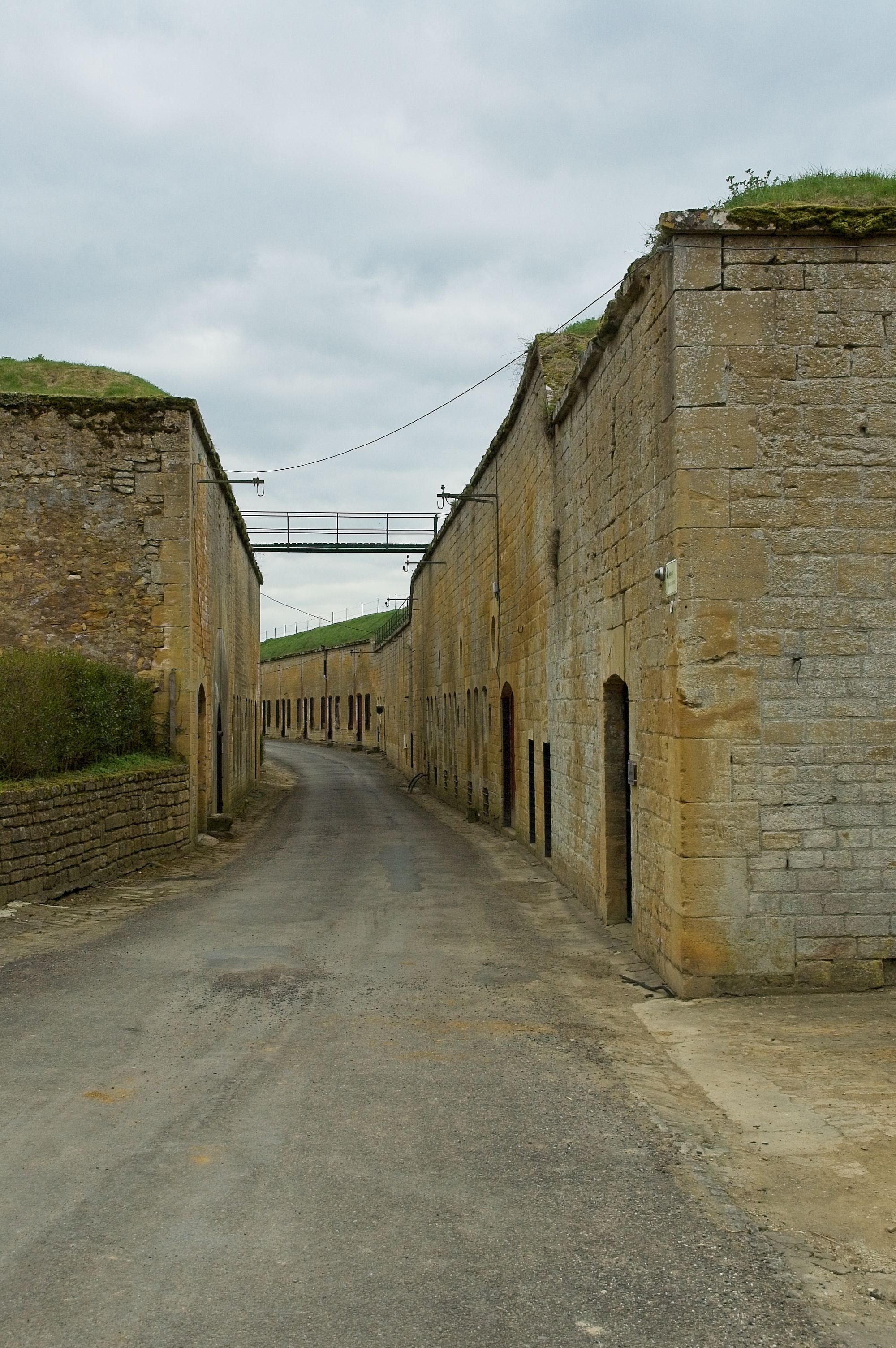 Street among Fortress Building · Free Stock Photo
