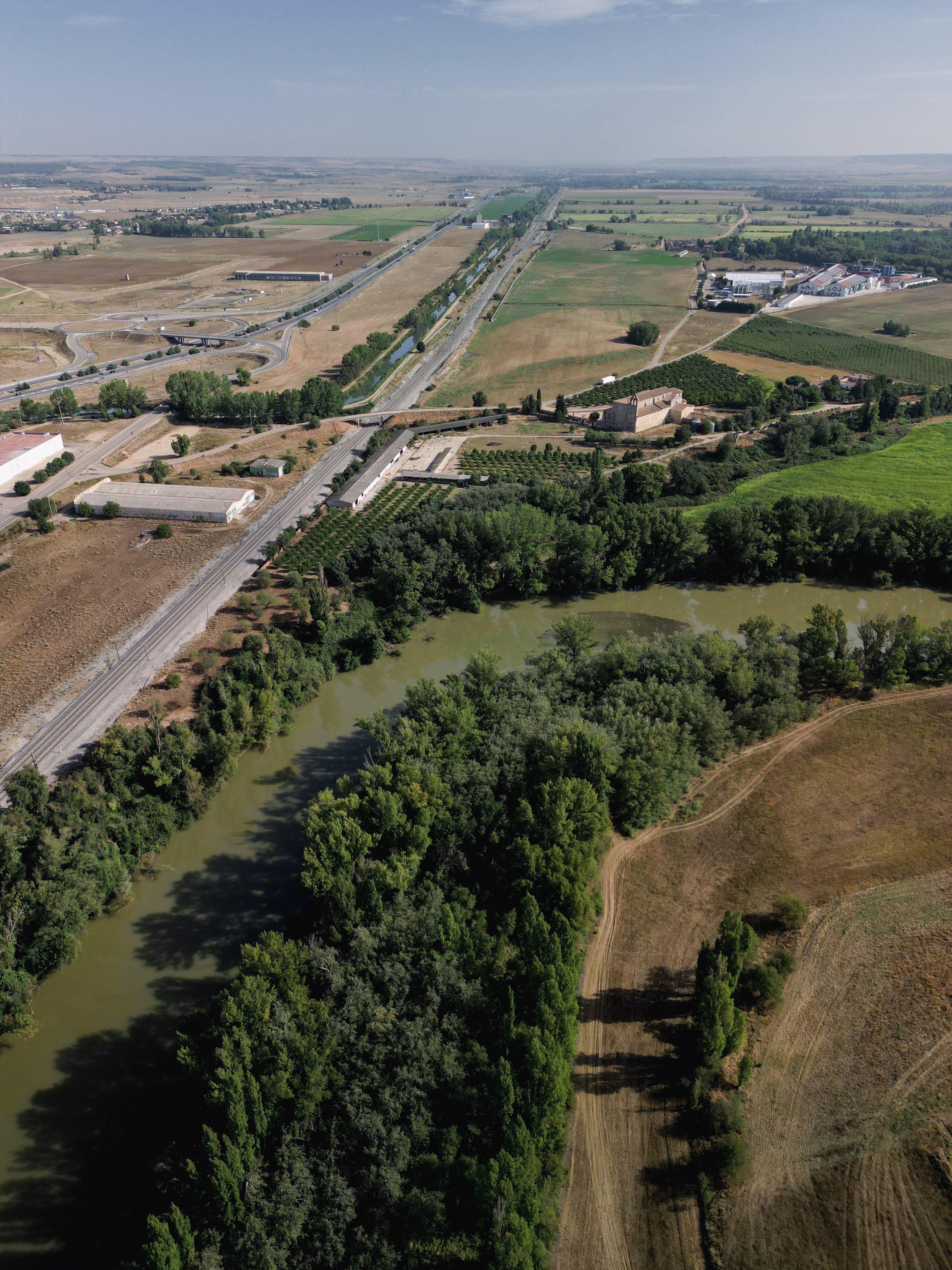 Aerial Footage of River and Fields · Free Stock Photo
