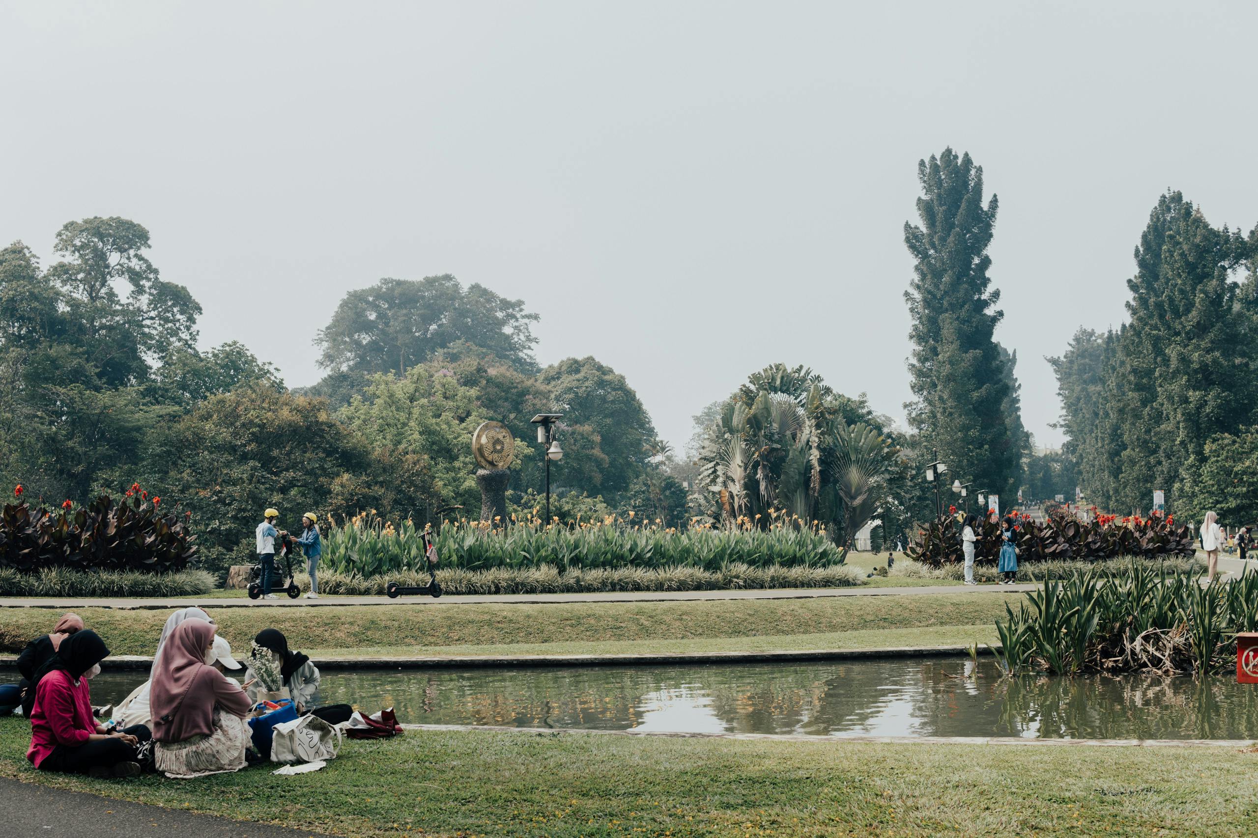 Photo of People in a Botanic Garden · Free Stock Photo