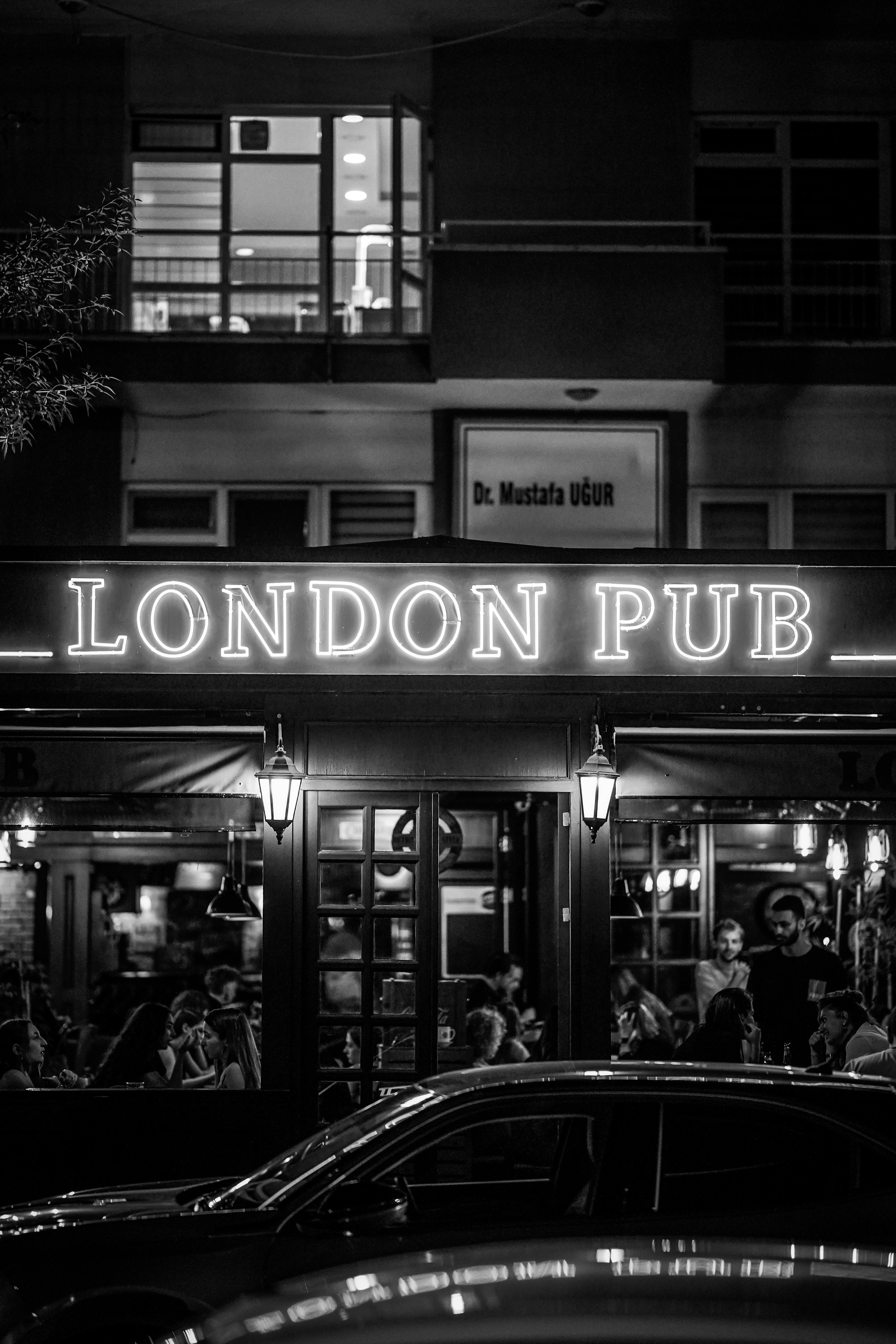 Neon Sign Above the Entrance to the London Pub · Free Stock Photo