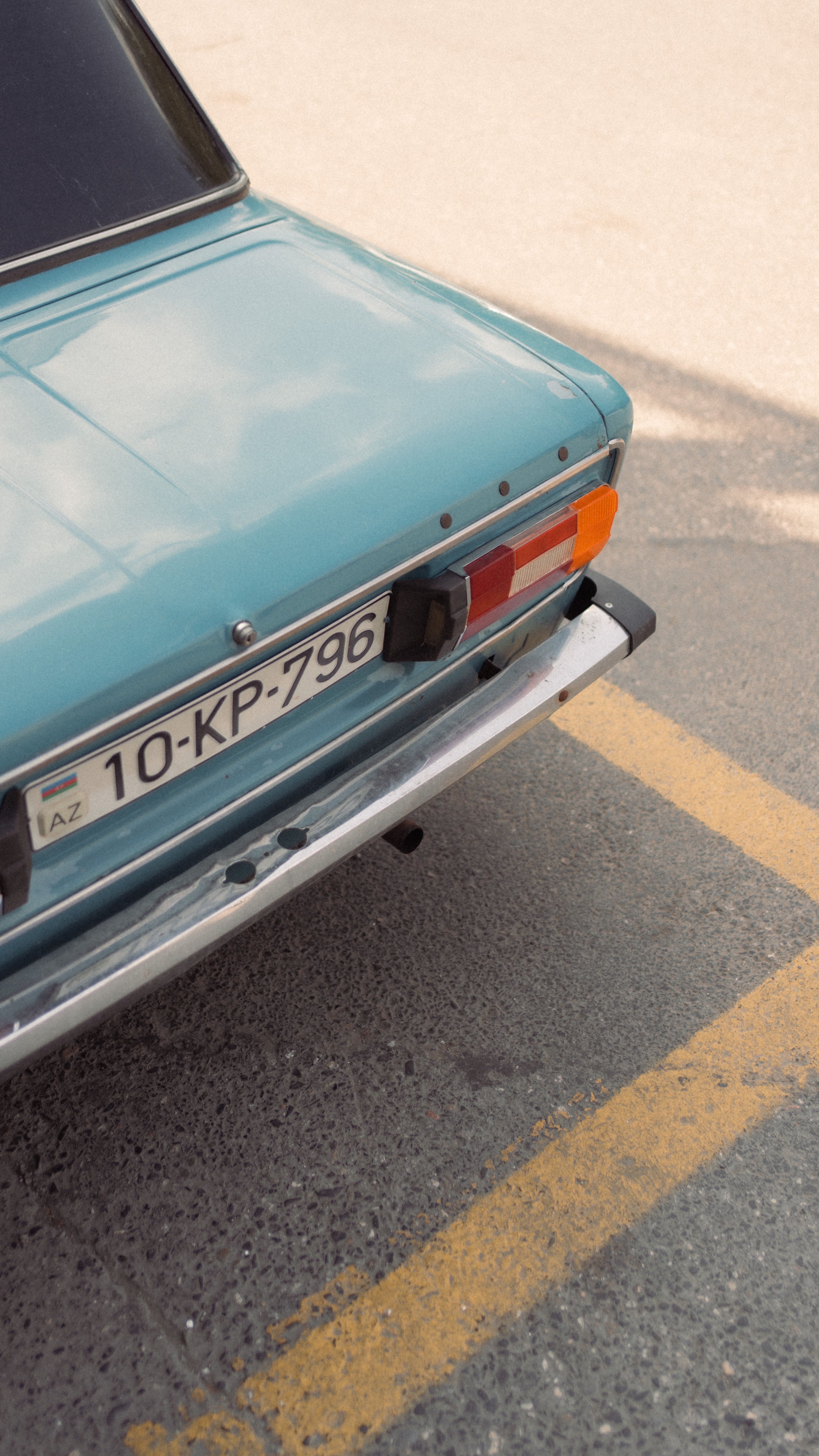 Classic Beige Lada 1500 with Roof Rack · Free Stock Photo