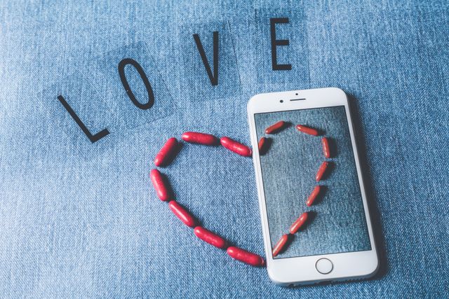 Cute text messages that will make him smile every day