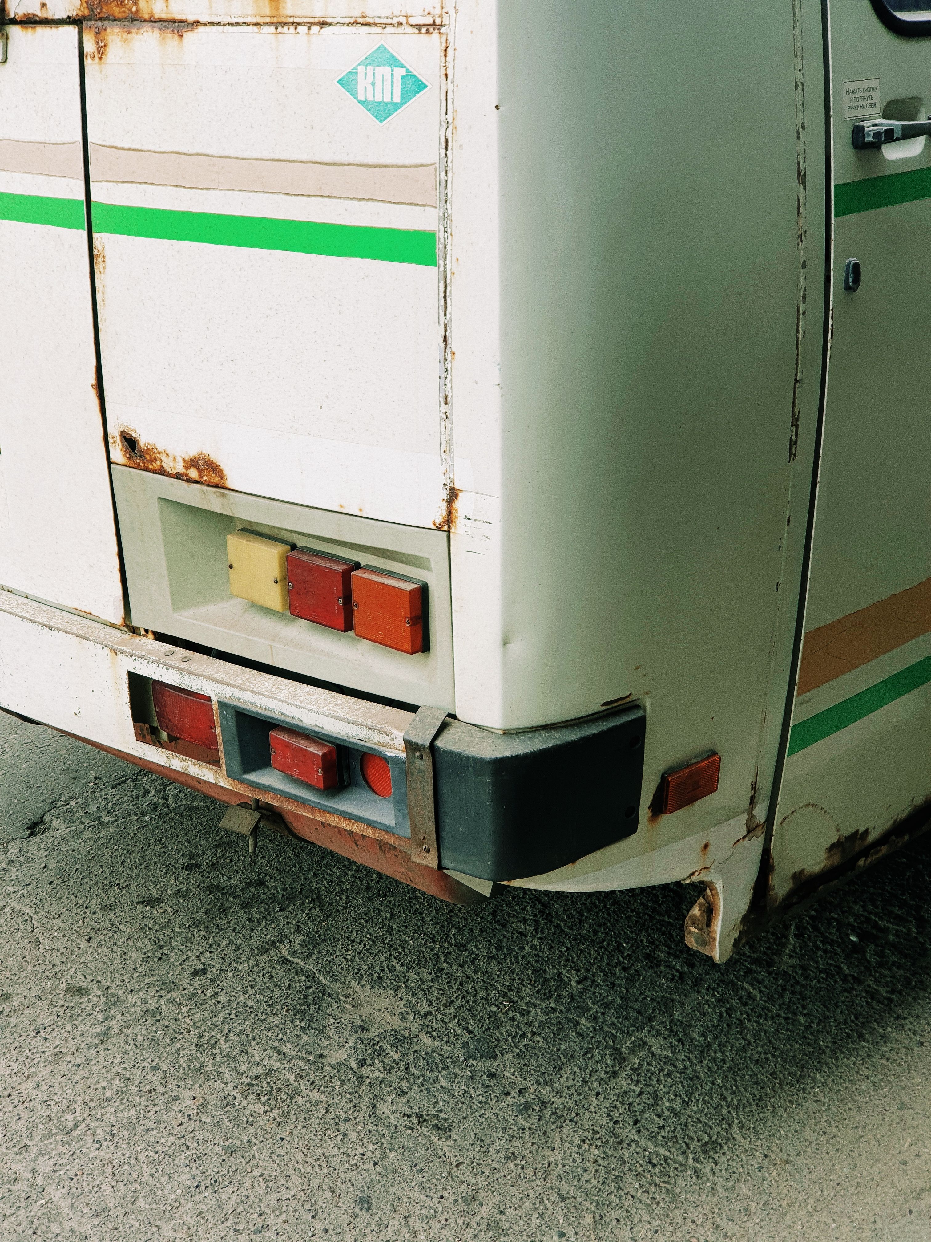 Close up of Back of Vintage Bus · Free Stock Photo
