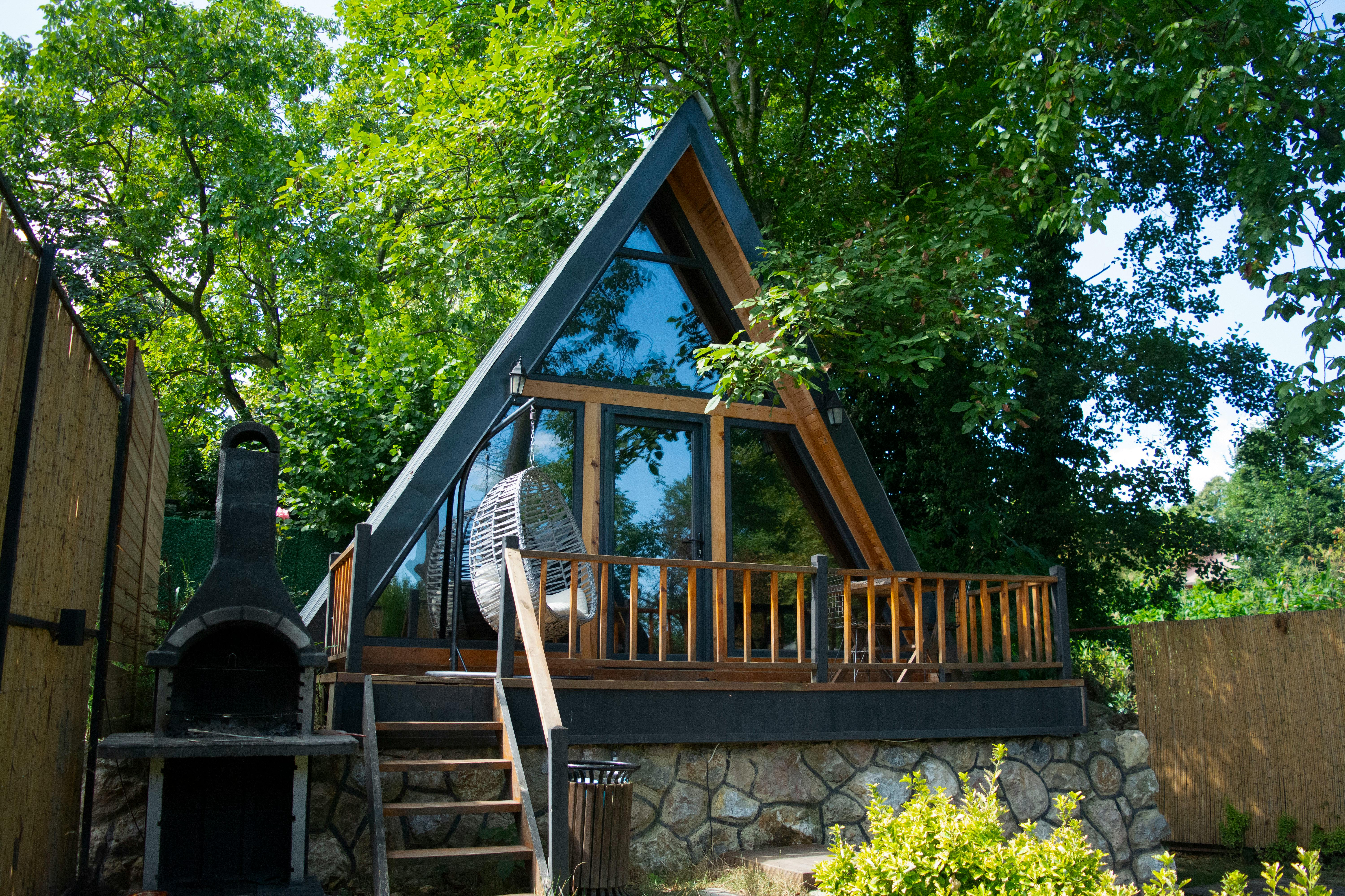 Green-leafed Tree Beside House · Free Stock Photo