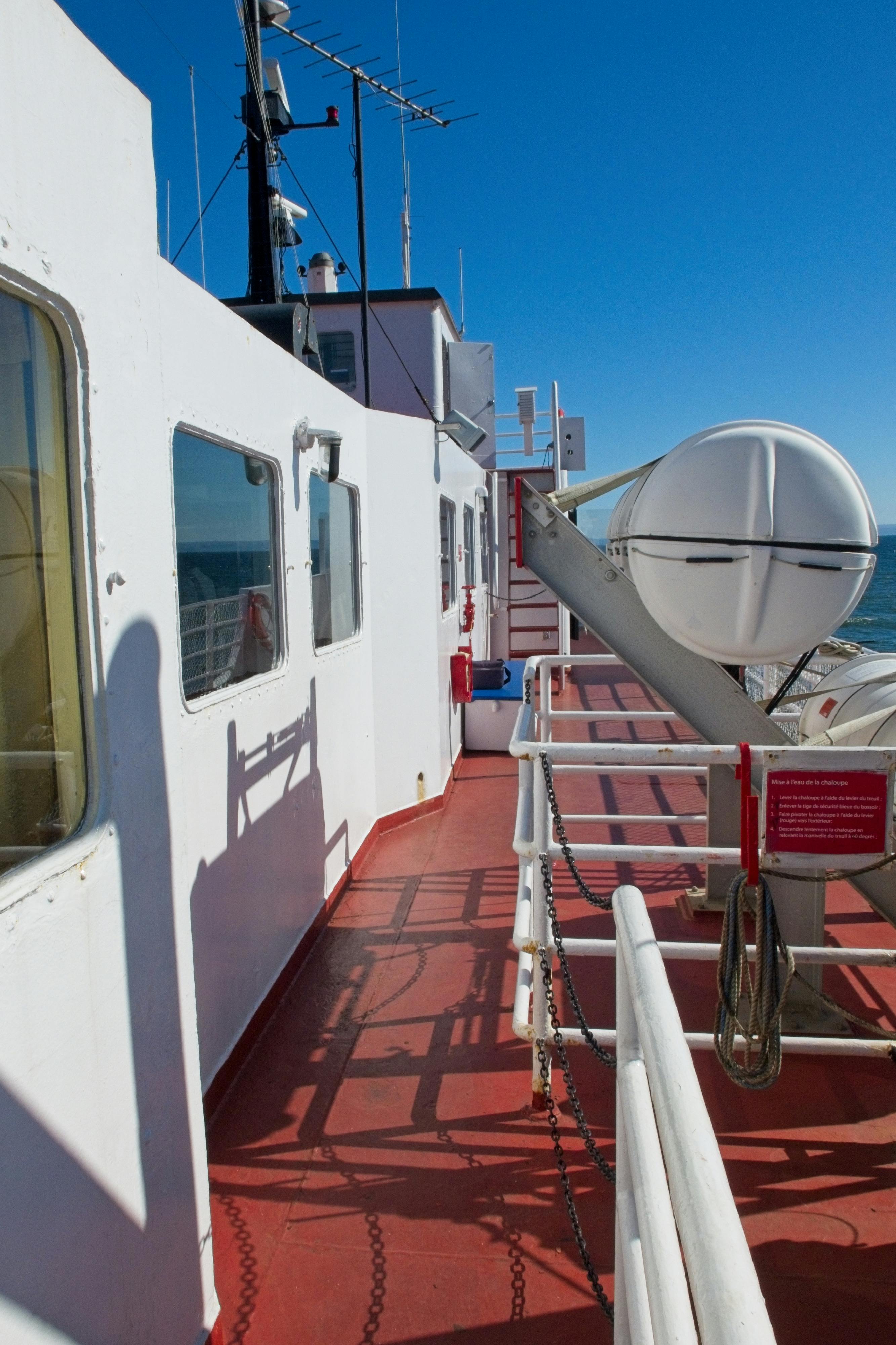 Sunlit Board of Ship · Free Stock Photo