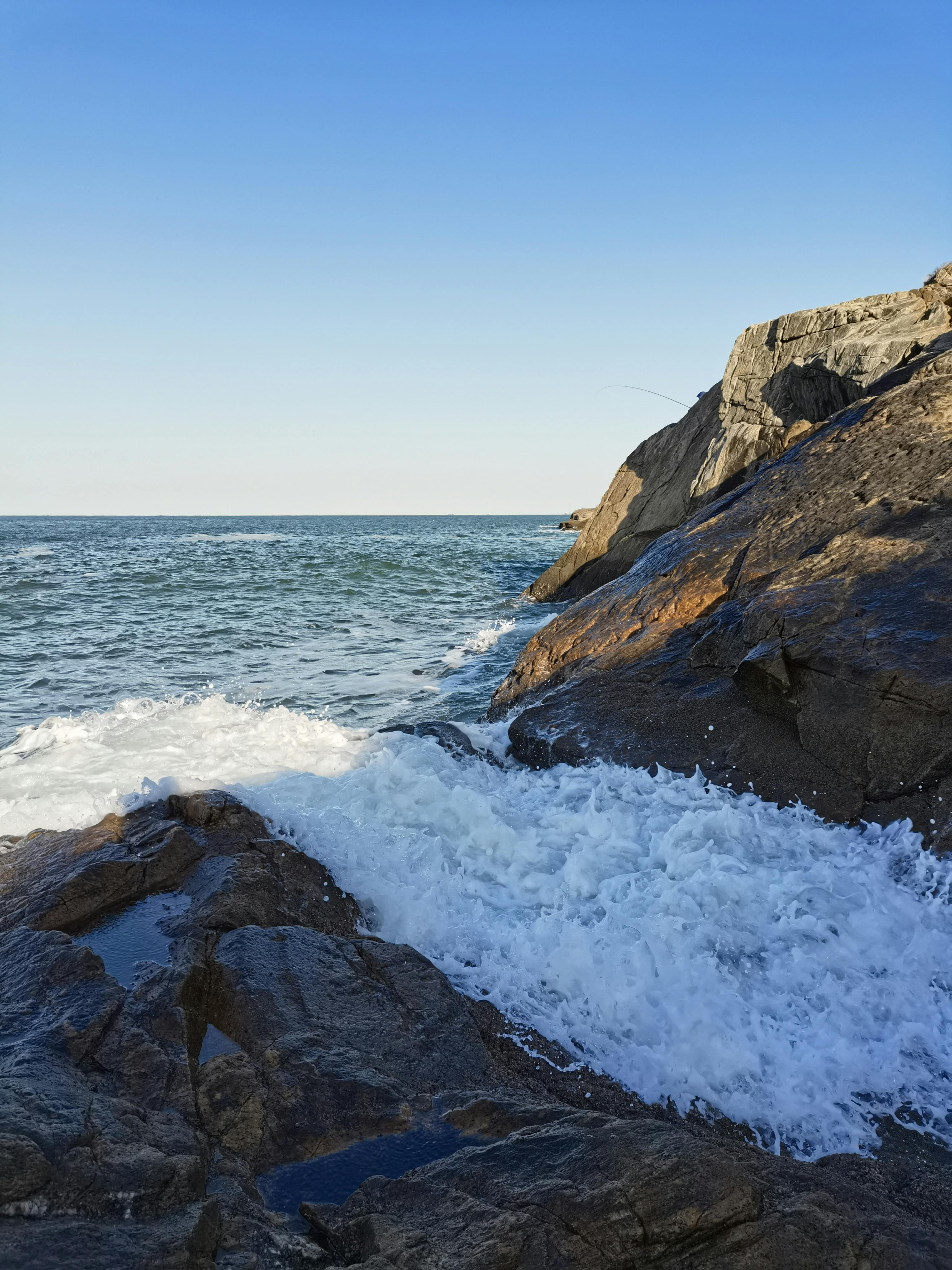 Wave on Chopped Deep Blue Ocean · Free Stock Photo