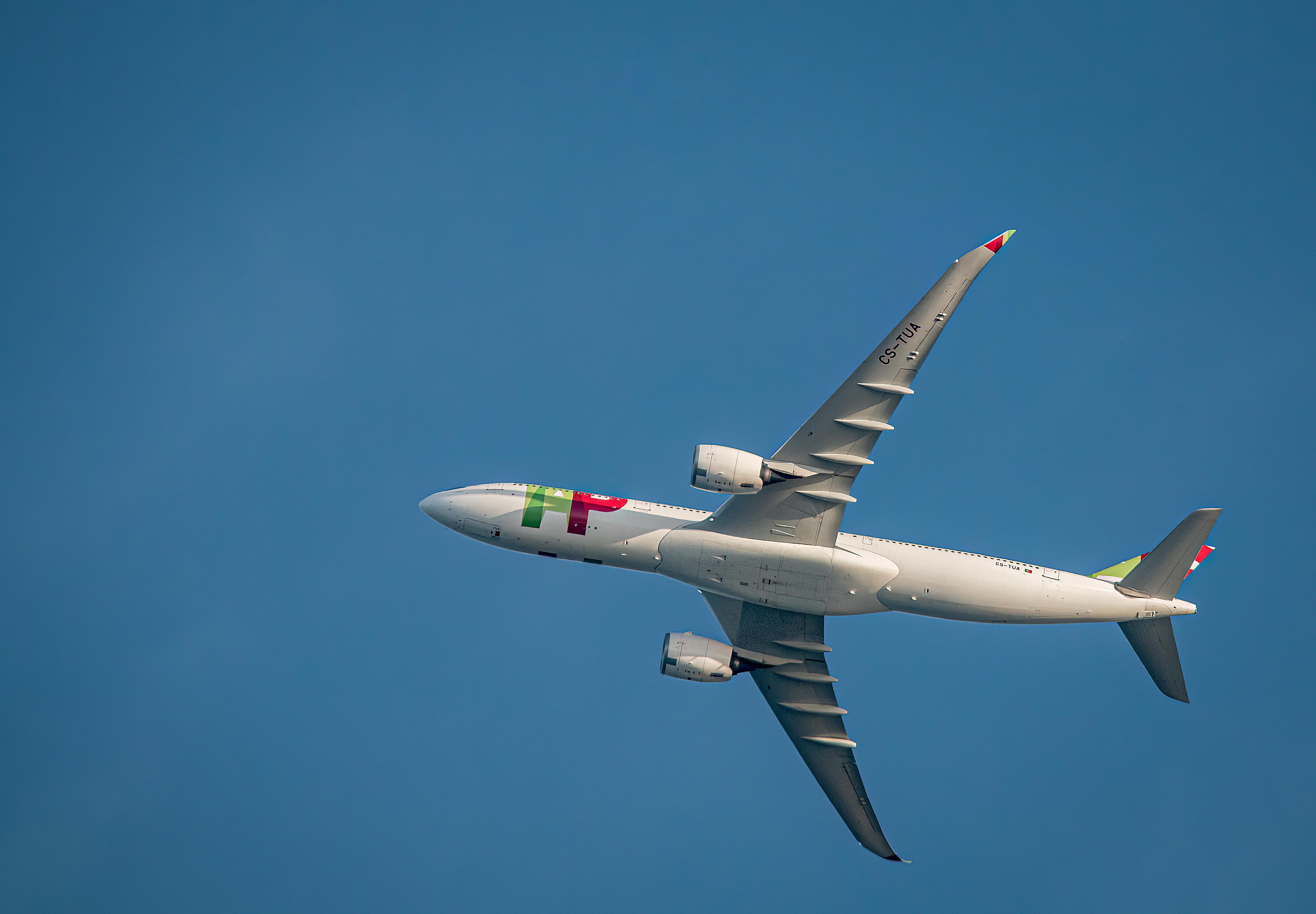 Qantas Airlines Plane on Air · Free Stock Photo