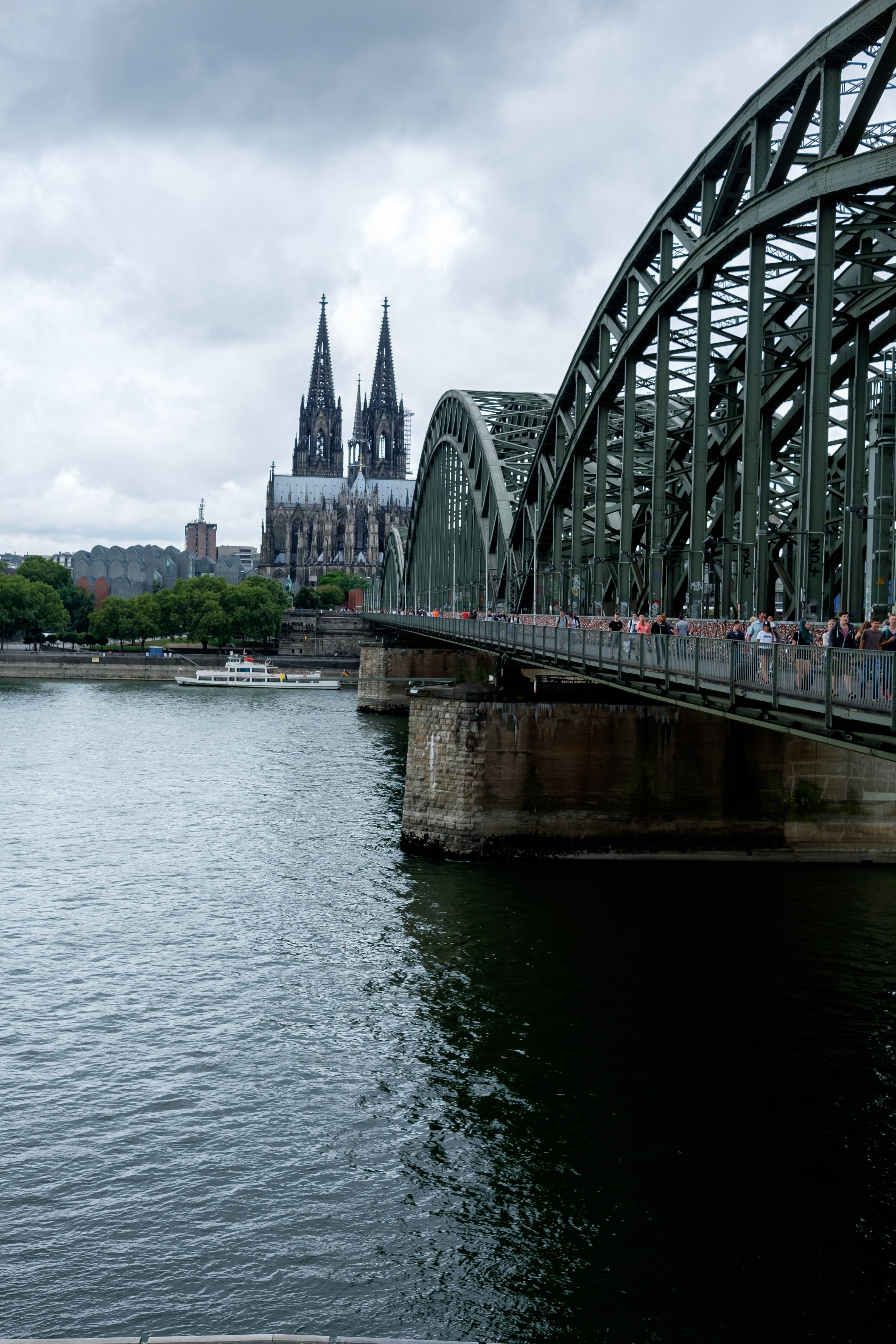 Illuminated Cologne Cathedral and Hohenzollern Bridge at Night · Free ...