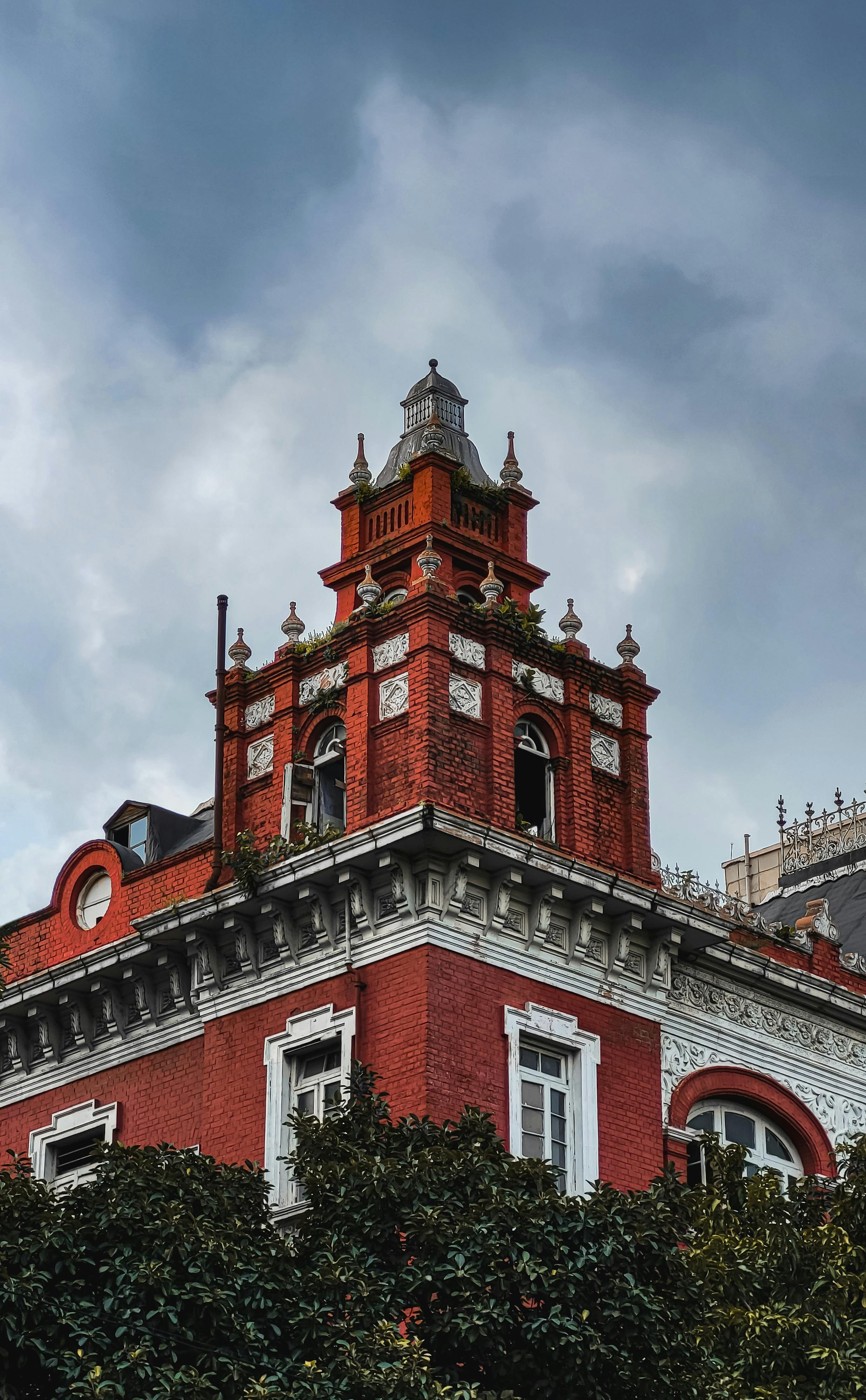 Bees Tower Photos, Download The BEST Free Bees Tower Stock Photos & HD ...