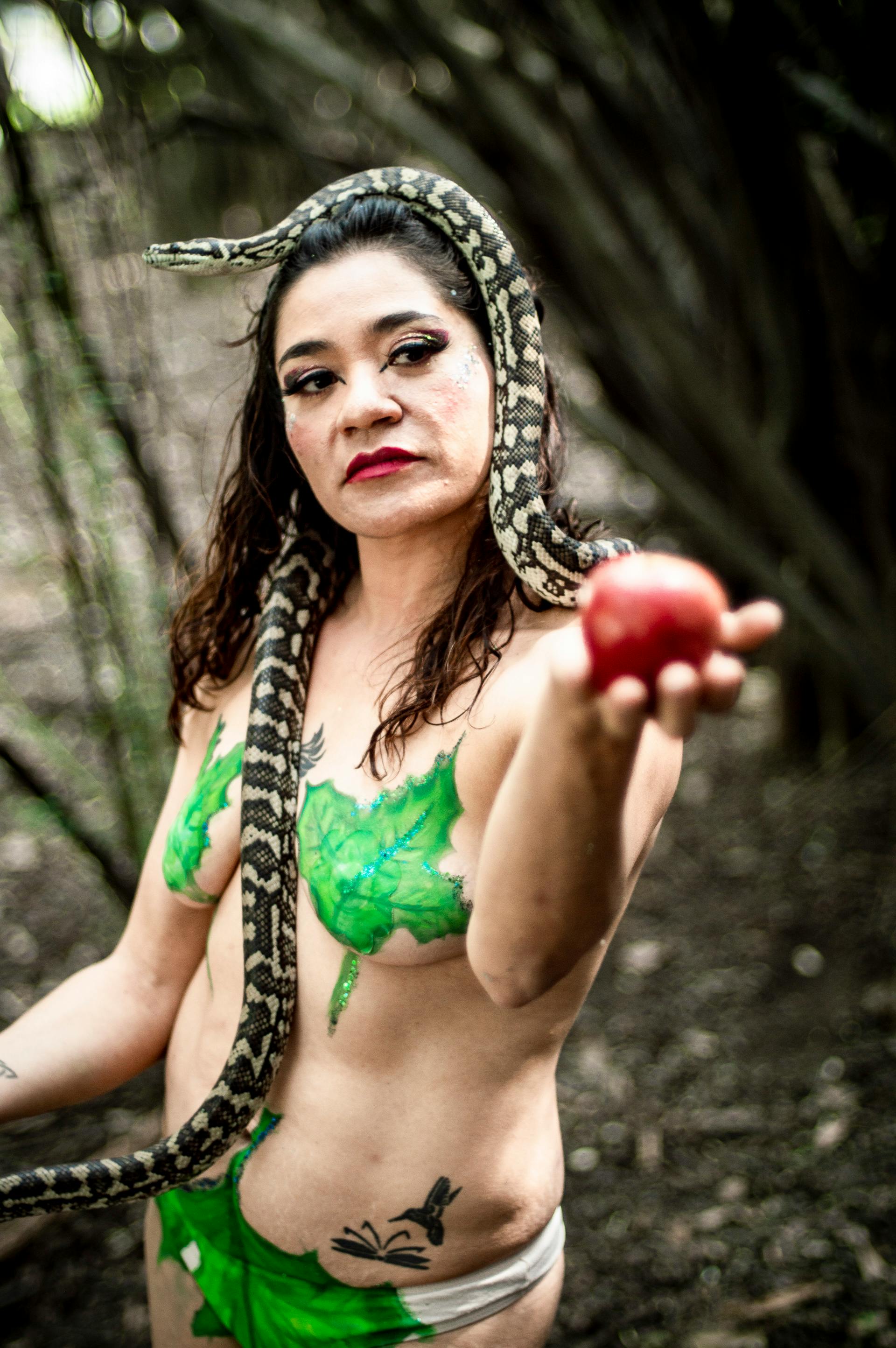 Eva_body_paint_verde_11 · Free Stock Photo