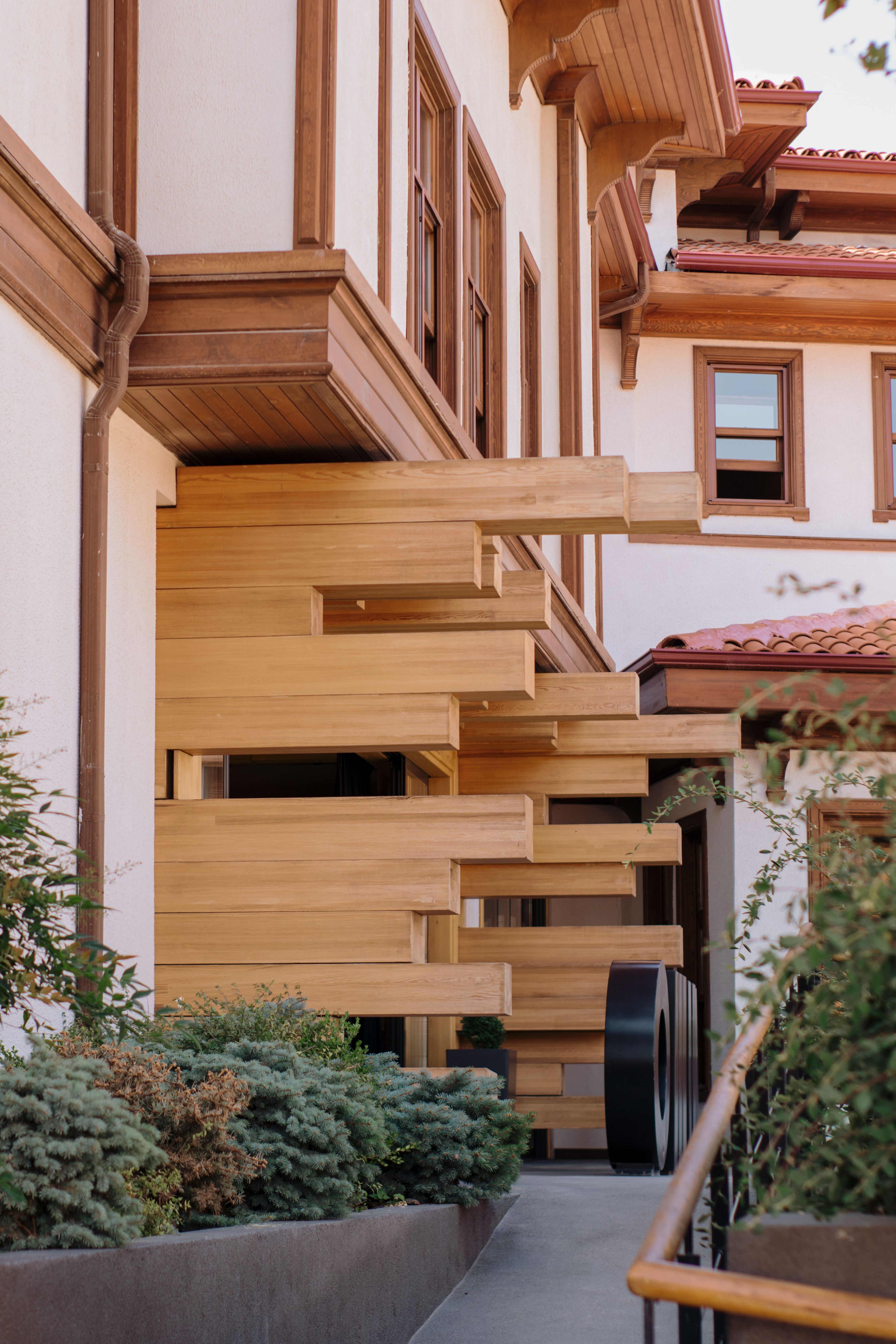 Various Wooden Planks Decorating Building Entrance · Free Stock Photo