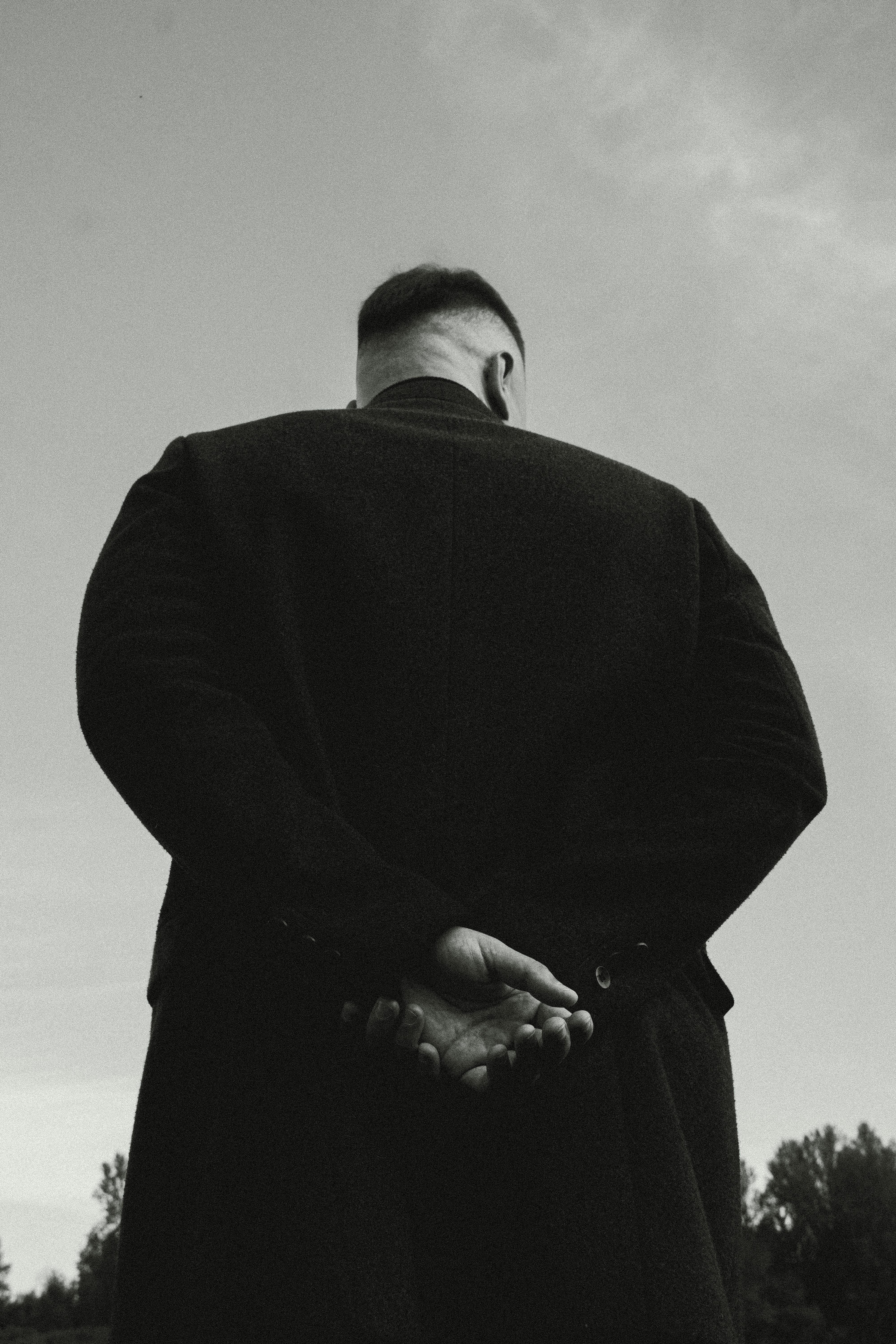 portrait of a respectable man in an overcoat, back view · Free Stock Photo