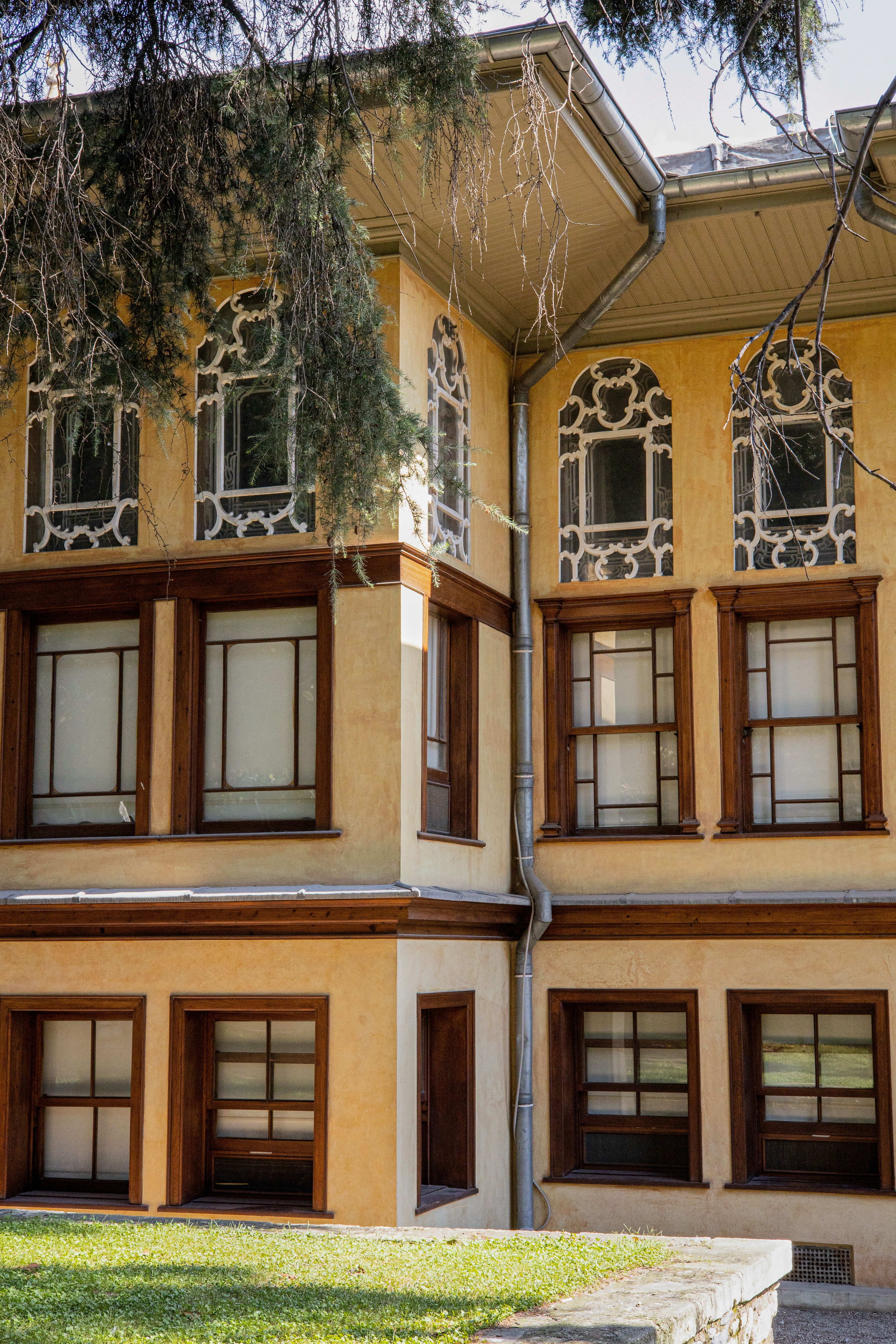 Yellow Mansion Building · Free Stock Photo