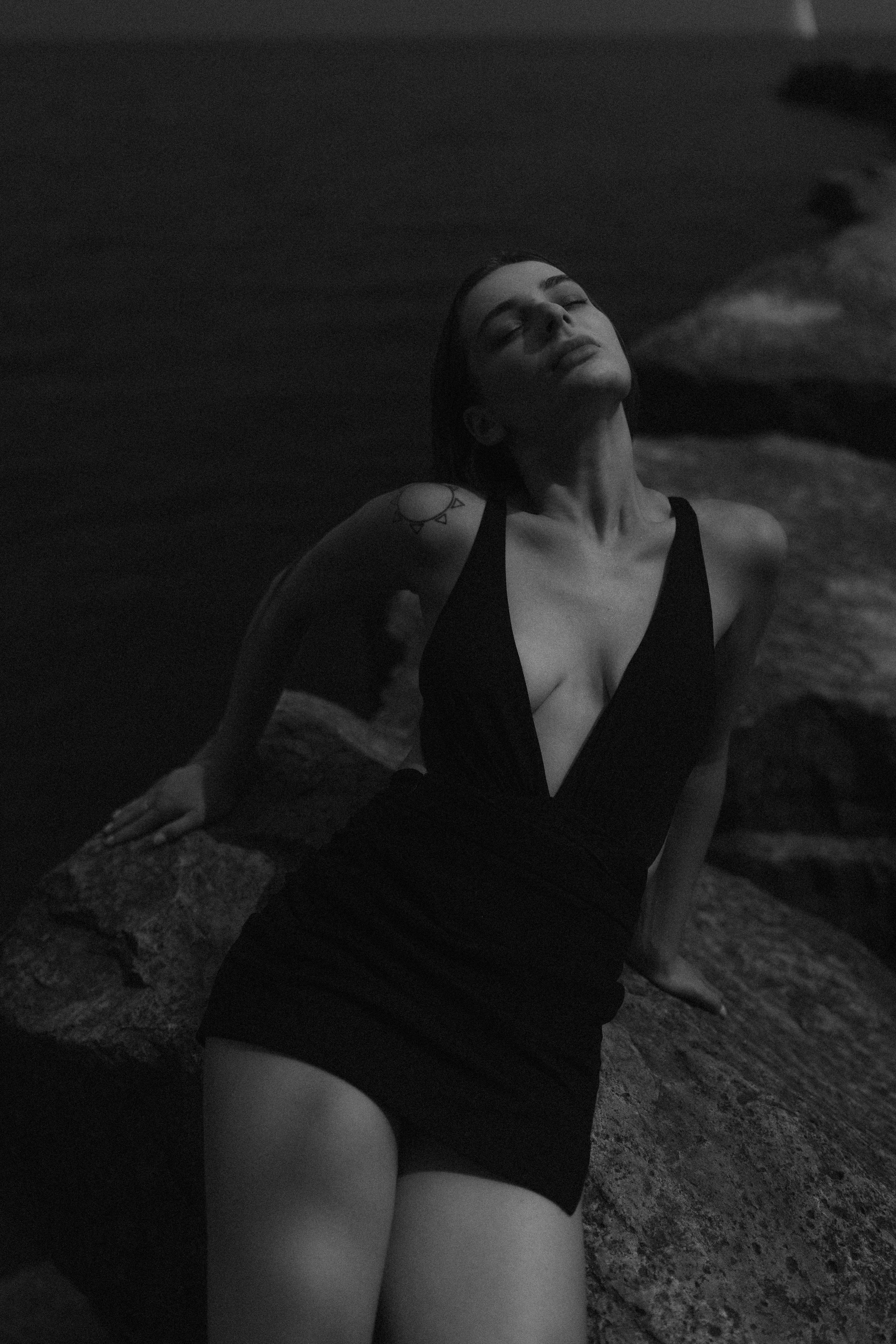 What Color Dress Goes with White Heels Best?